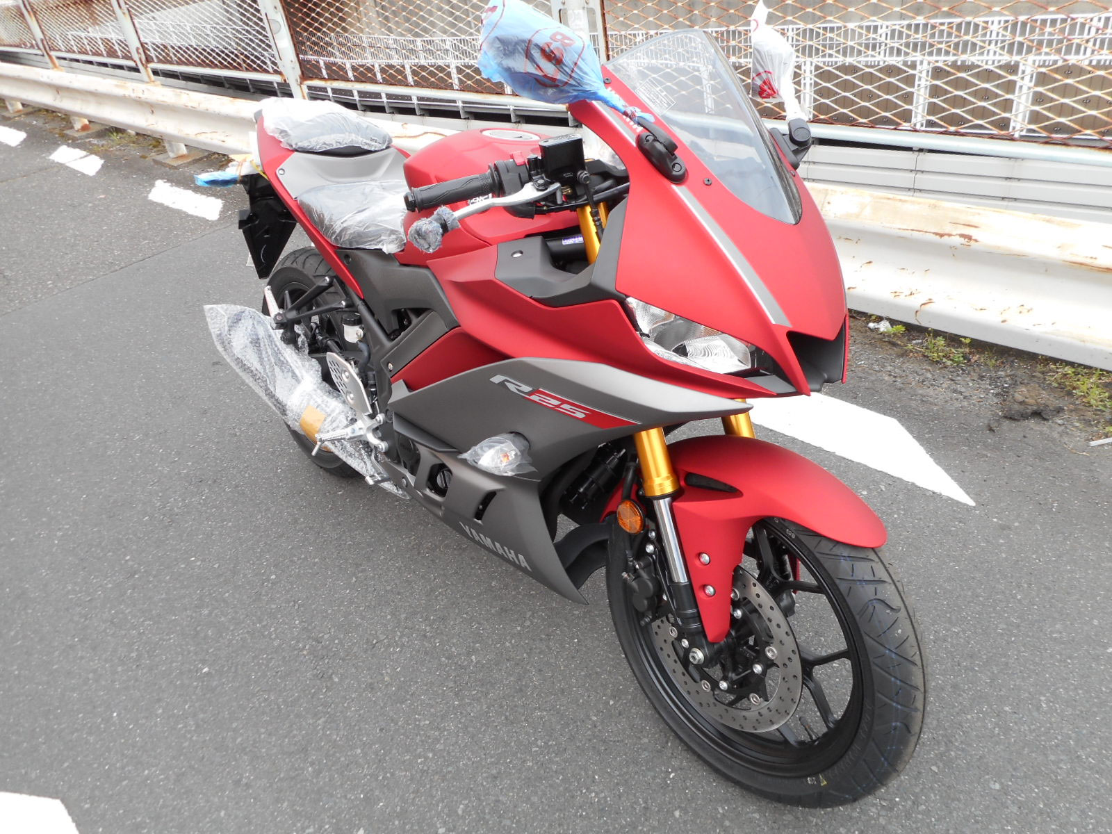 R25赤も入荷 - 長後モータース