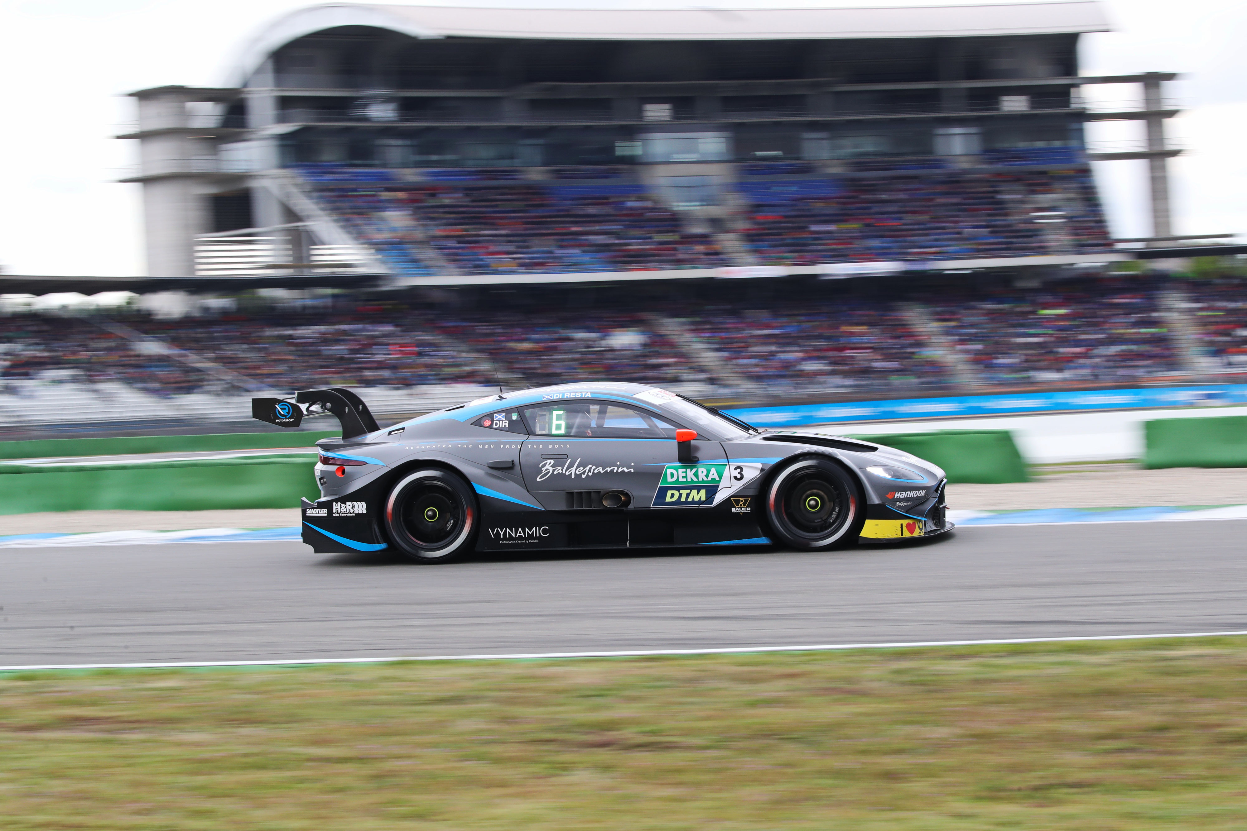 Erster Einsatz des Aston Martin Vantage DTM auf dem Circuit Zolder ...