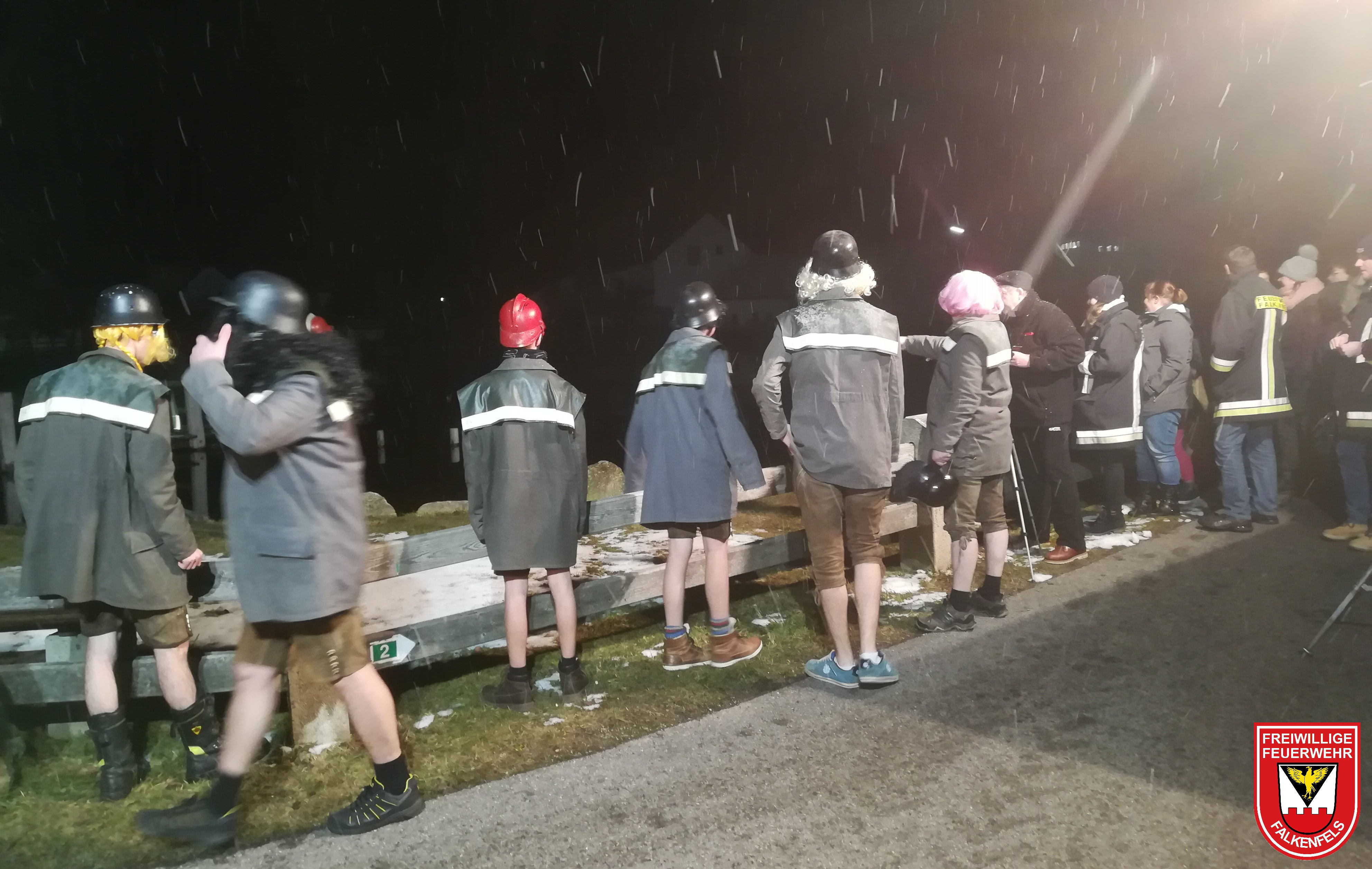 Cold-Water-Challenge - Freiwillige Feuerwehr Falkenfels