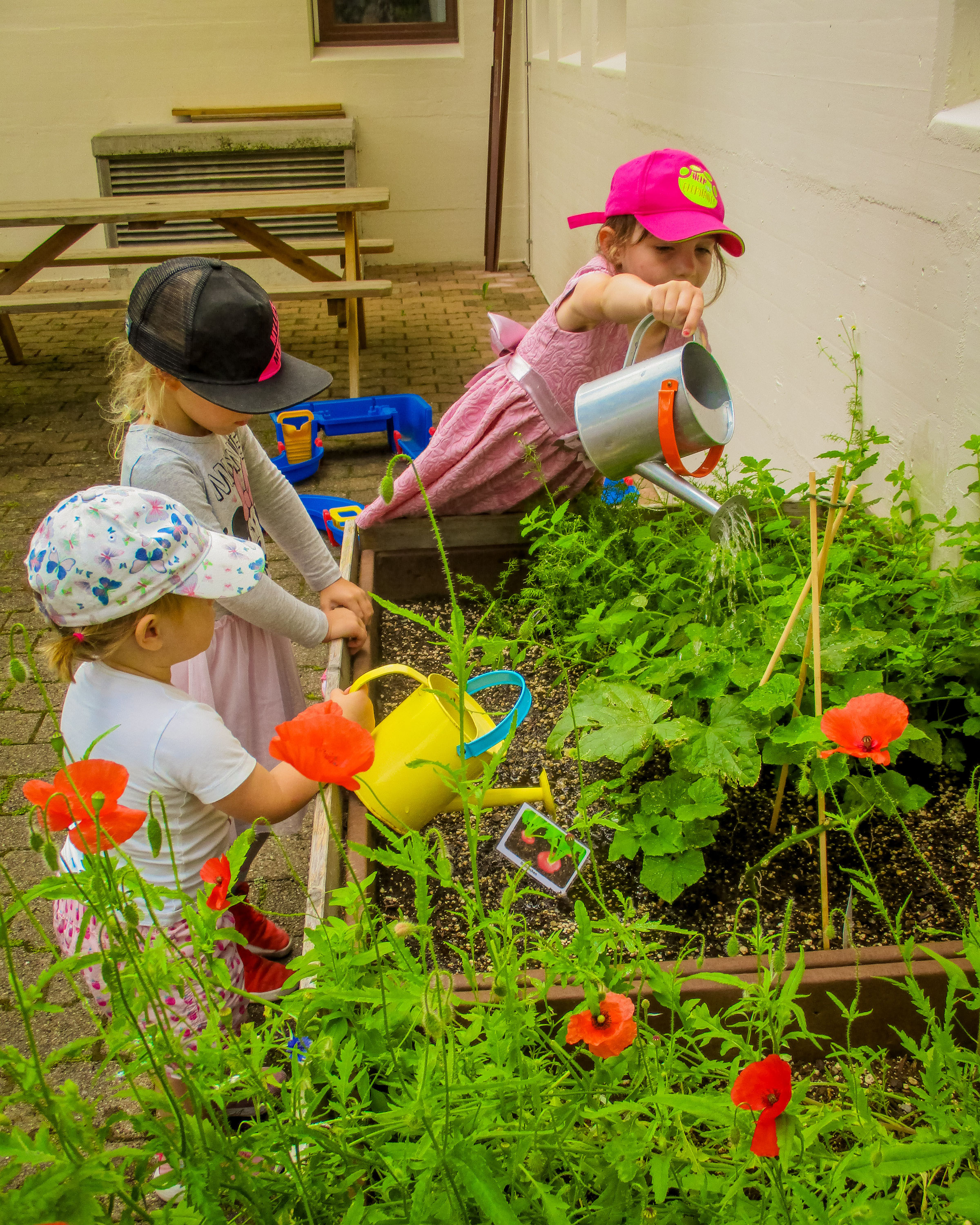 Wir geniessen unseren Garten - small Foot