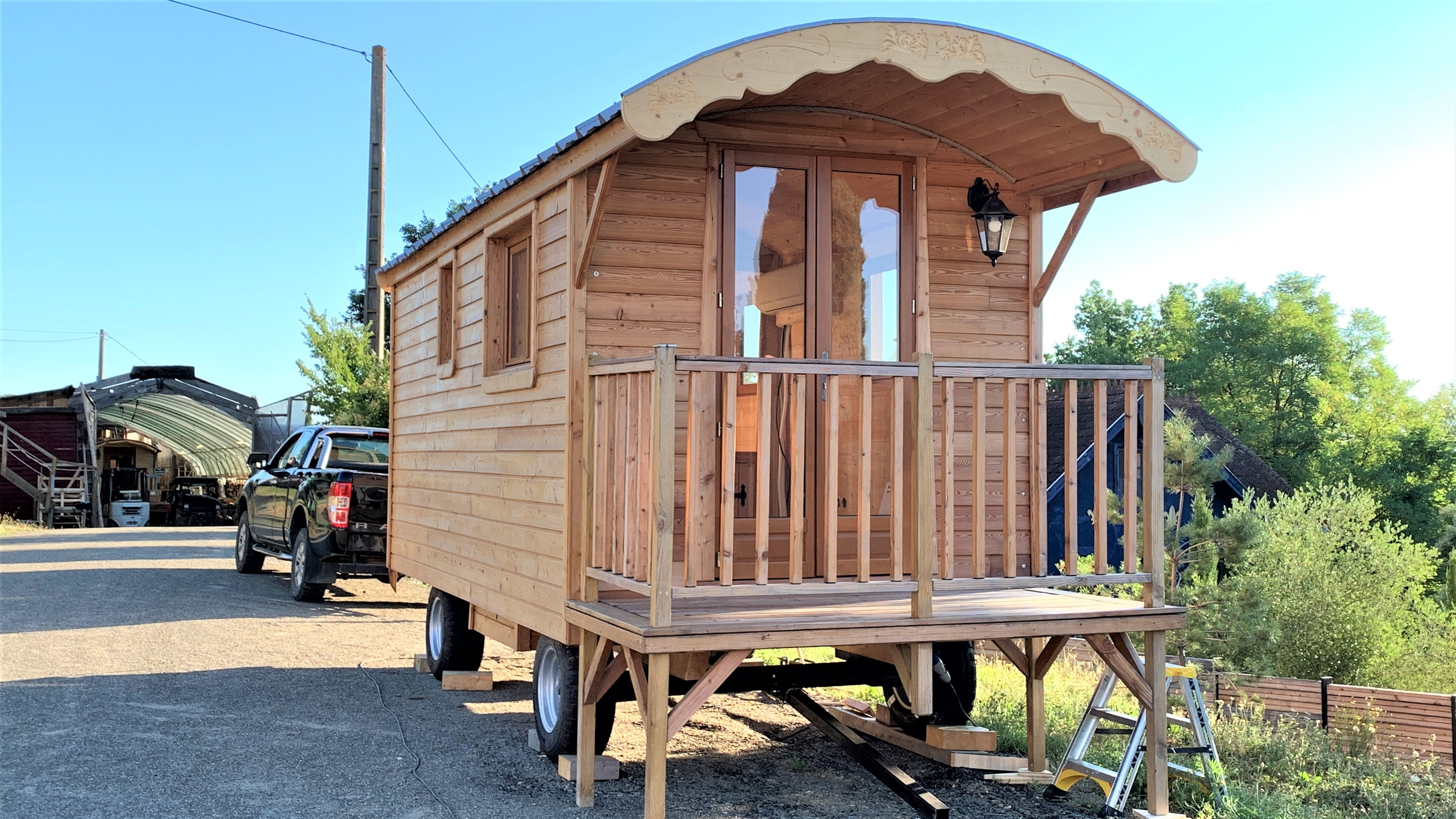 Une magnifique roulotte direction le Portugal - Roulotte bois - Tiny ...