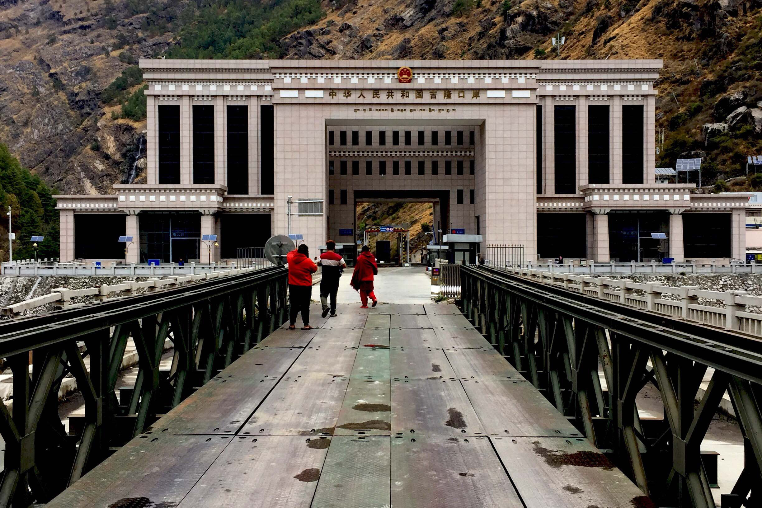 THE GATE TO CHINA - Isabelle Winkler