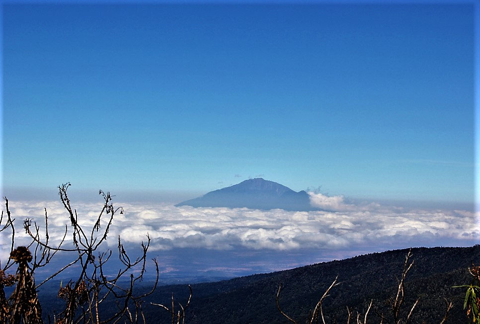 Mount Meru - Training And Acclimatisation For Kilimanjaro - Kilimanjaro ...