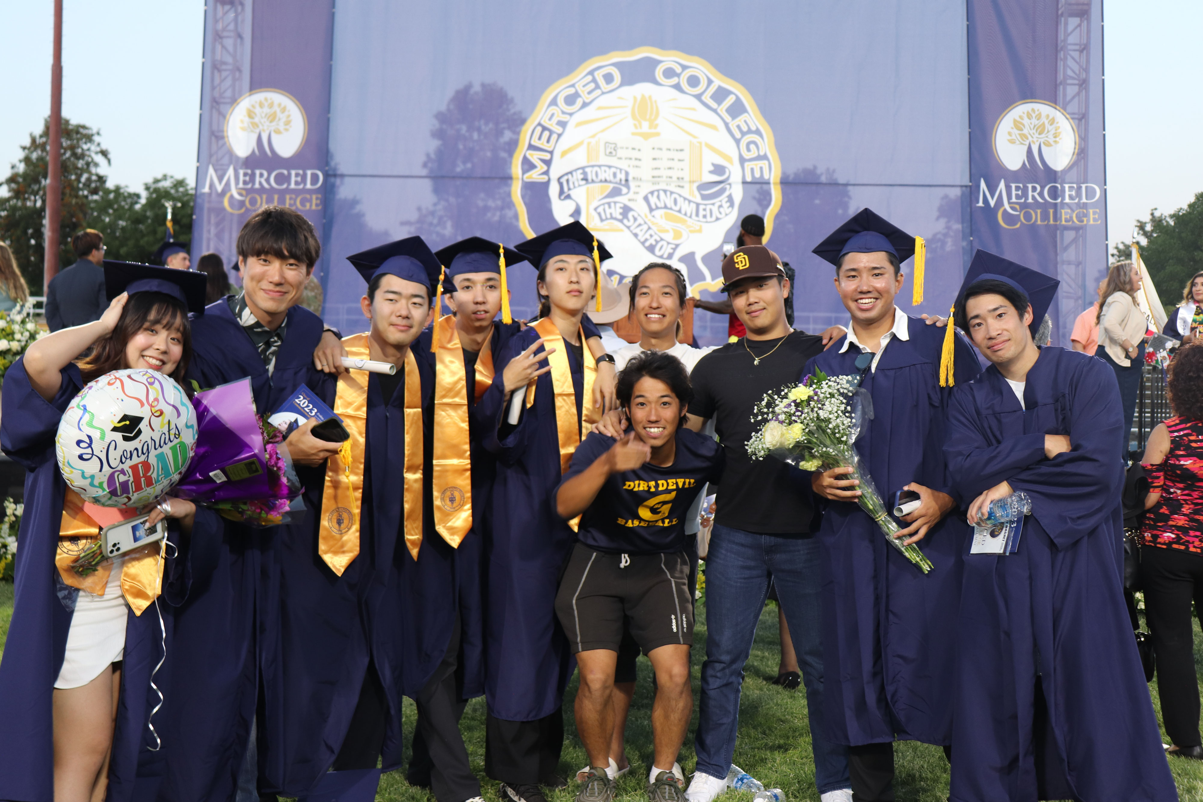 Merced College Graduation Ceremony - アメリカ・カリフォルニア留学 マーセッド・カレッジ 短期・長期留学 ...