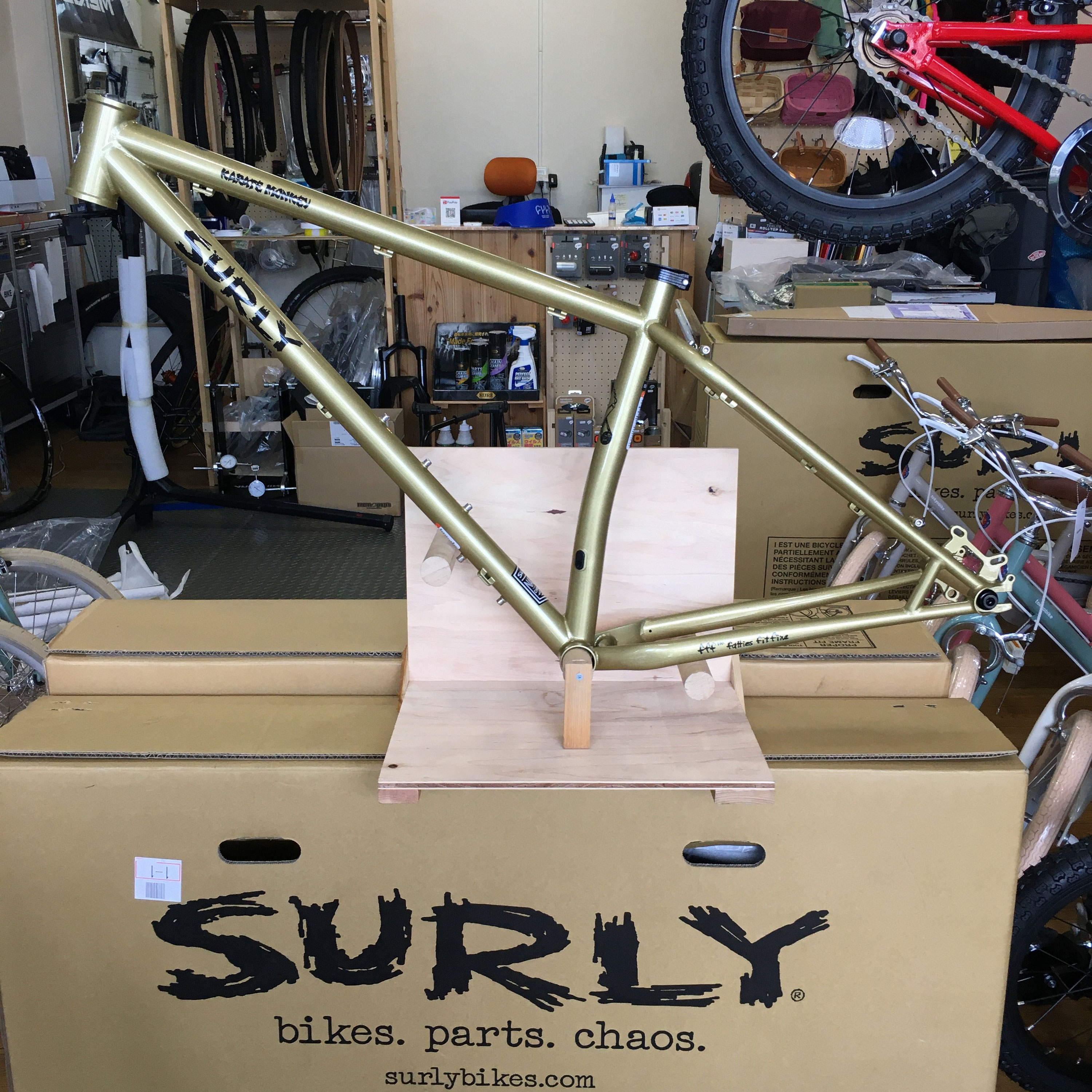 SURLY カラテモンキー 2021 ゴールド フレーム/フォークセット SURLY カラテモンキー 2021 ゴールド フレーム/フォークセット