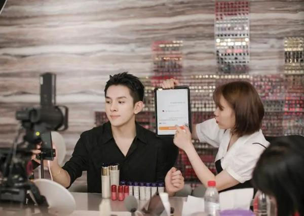 Livestream Shopping über Top Influencer Austin Li (Li JiaQi) - China ...