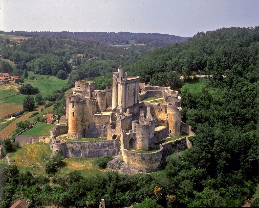 Château de Bonaguil - Gîte ébéniste