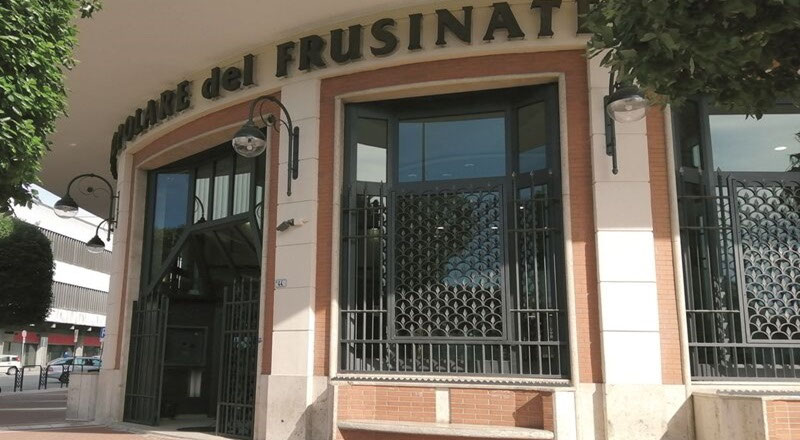 Full Cash Back. La Banca si Dichiara Estranea ai Fatti e Azzera i Vertici - frosinone web