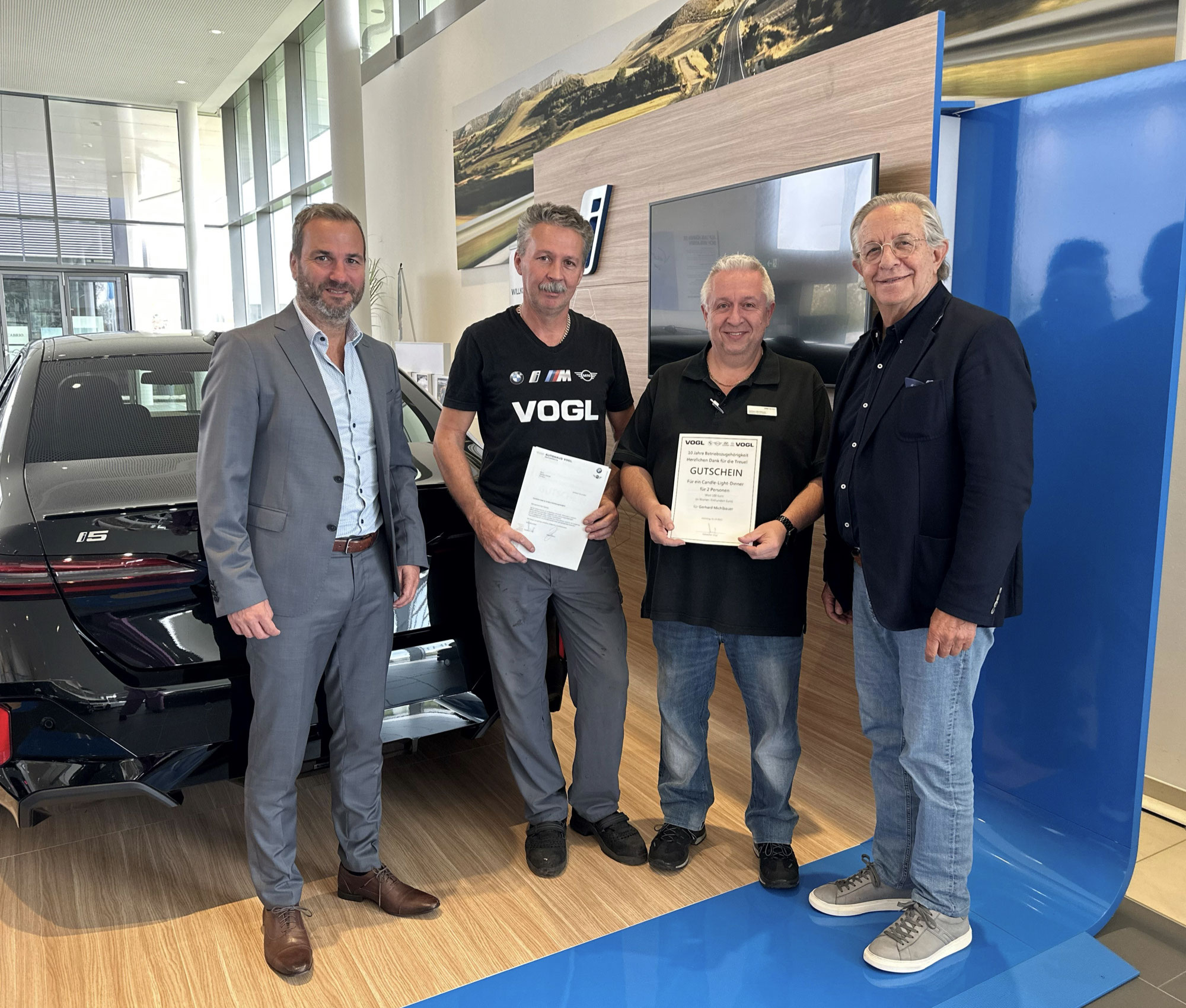Doppelte Ehrung zum 10-jährigen Jubiläum im Team VOGL. - Autohaus MINI VOGL
