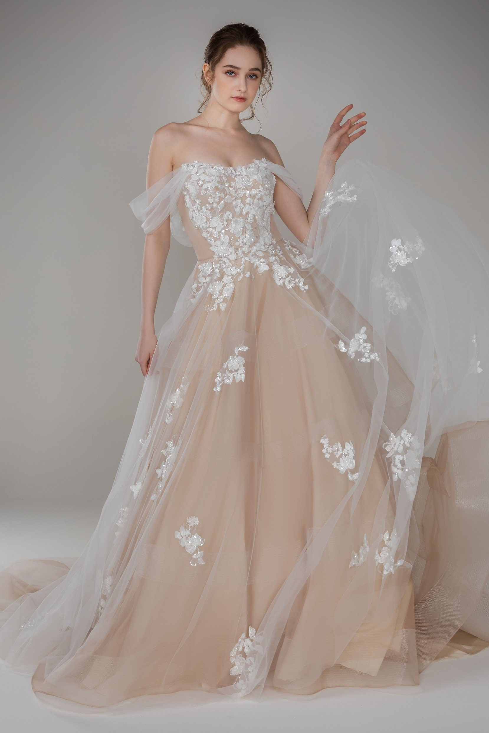 Blushing Coral Wedding Dresses: Embrace the Radiant Elegance for Your Summer Celebration ...