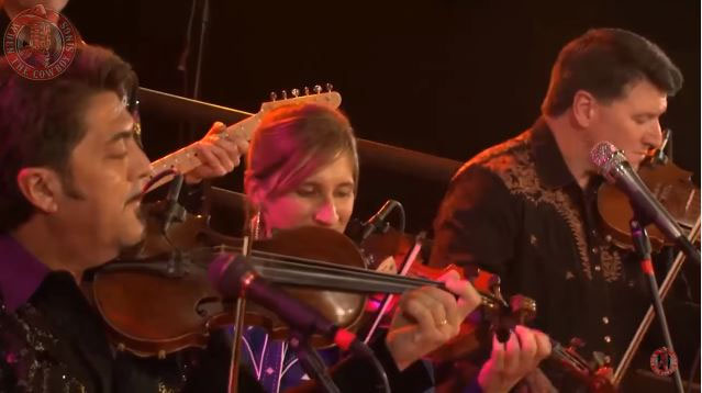 TruCountry: Bobby Flores performs "Maidens Player"on TruCountry Show ...