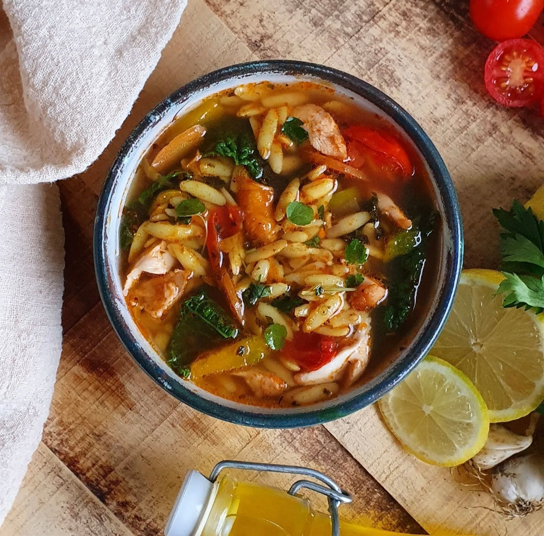 Cozy Orzo soup with sweet lemony chicken - Website Hennies Kitchen!