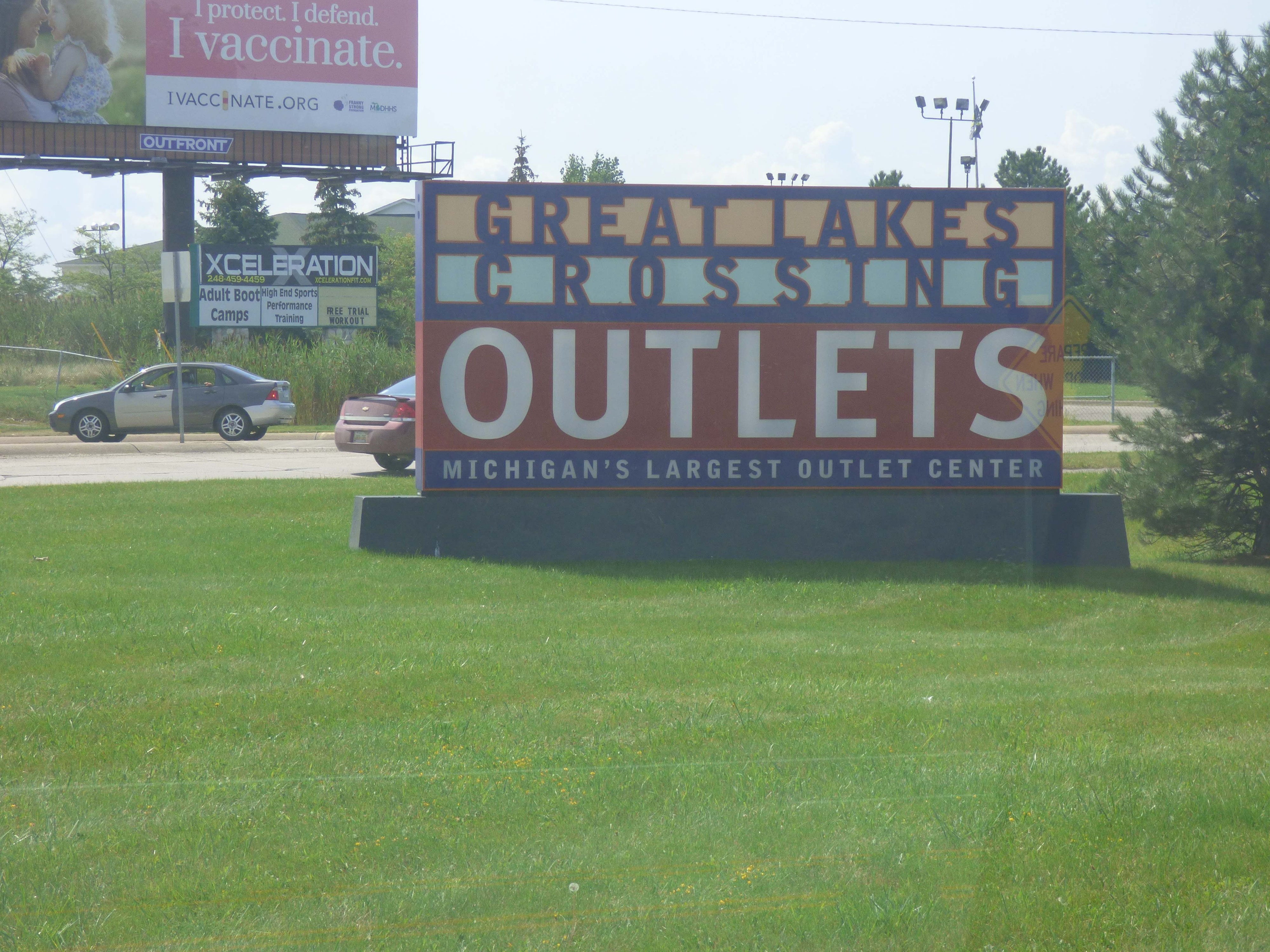 Great Lakes Crossing - The biggest Outlet Mall in Michigan ...