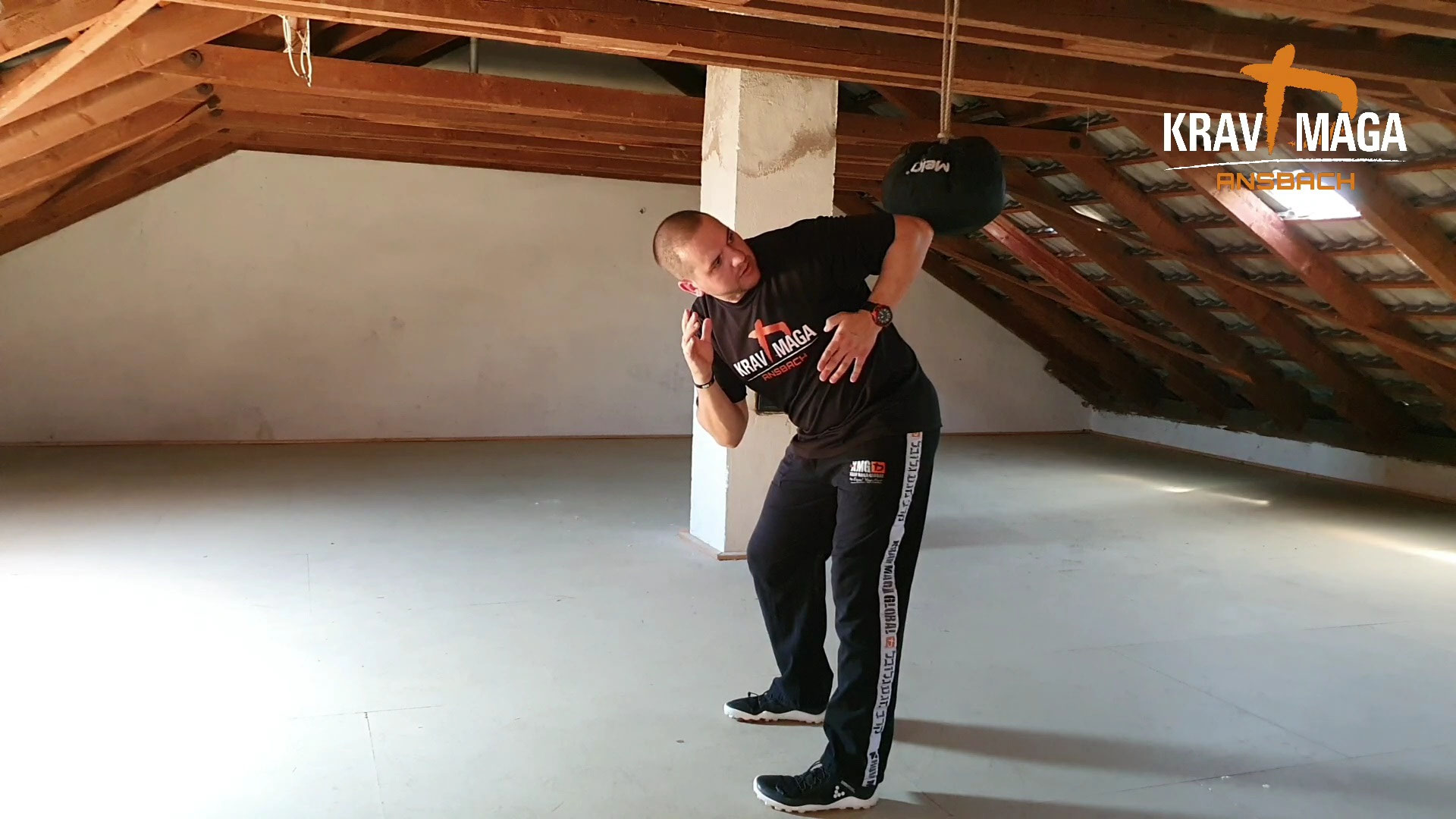 Vertical elbow & hammer strikes - Krav Maga Ansbach