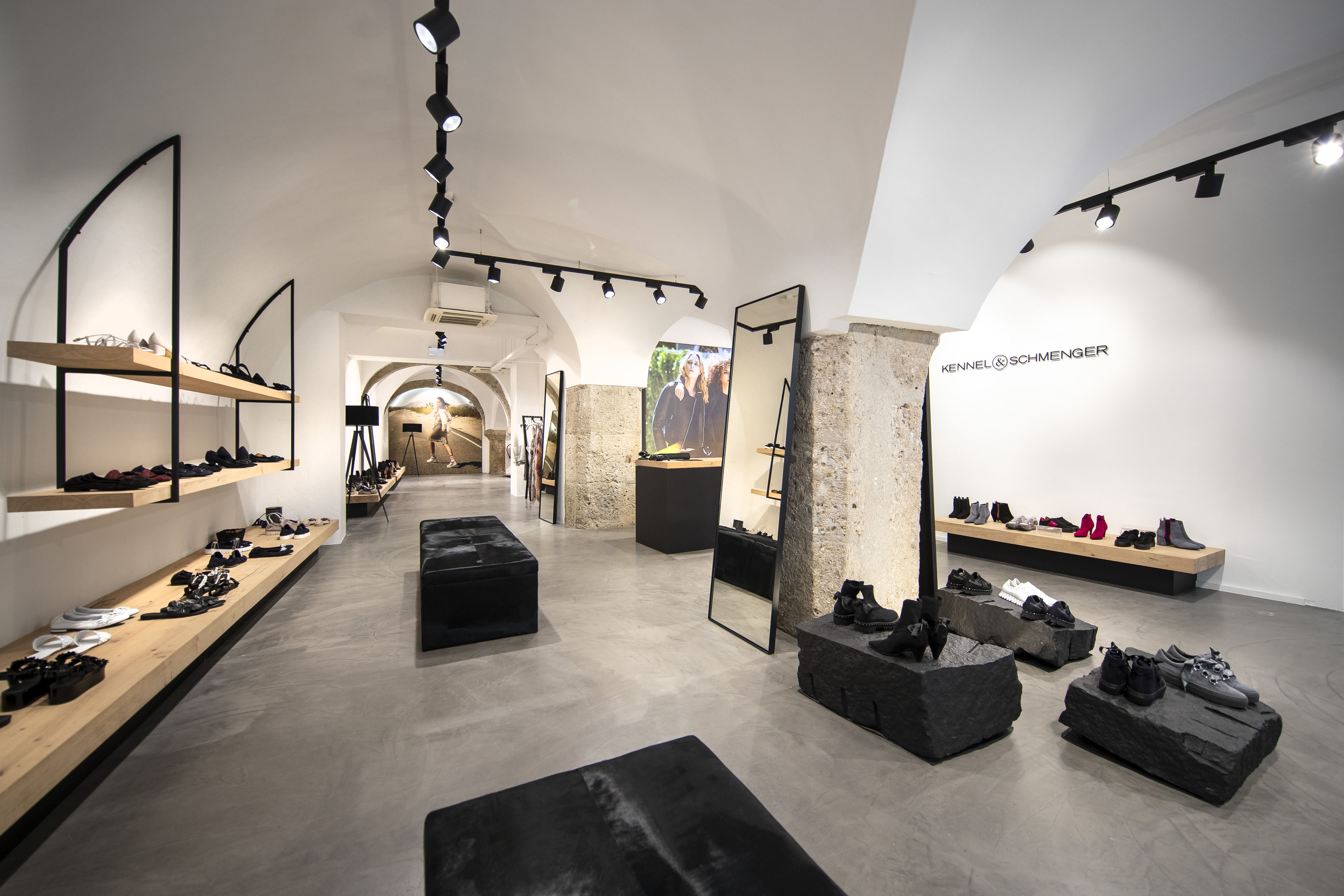 NEU! ERÖFFNUNG IN SALZBURG: ERSTER KENNEL & SCHMENGER MONO-BRAND-STORE ...