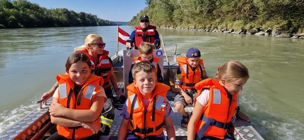 Boot fahren mit unserer Kindergruppe - Feuerwehr Ostermiething