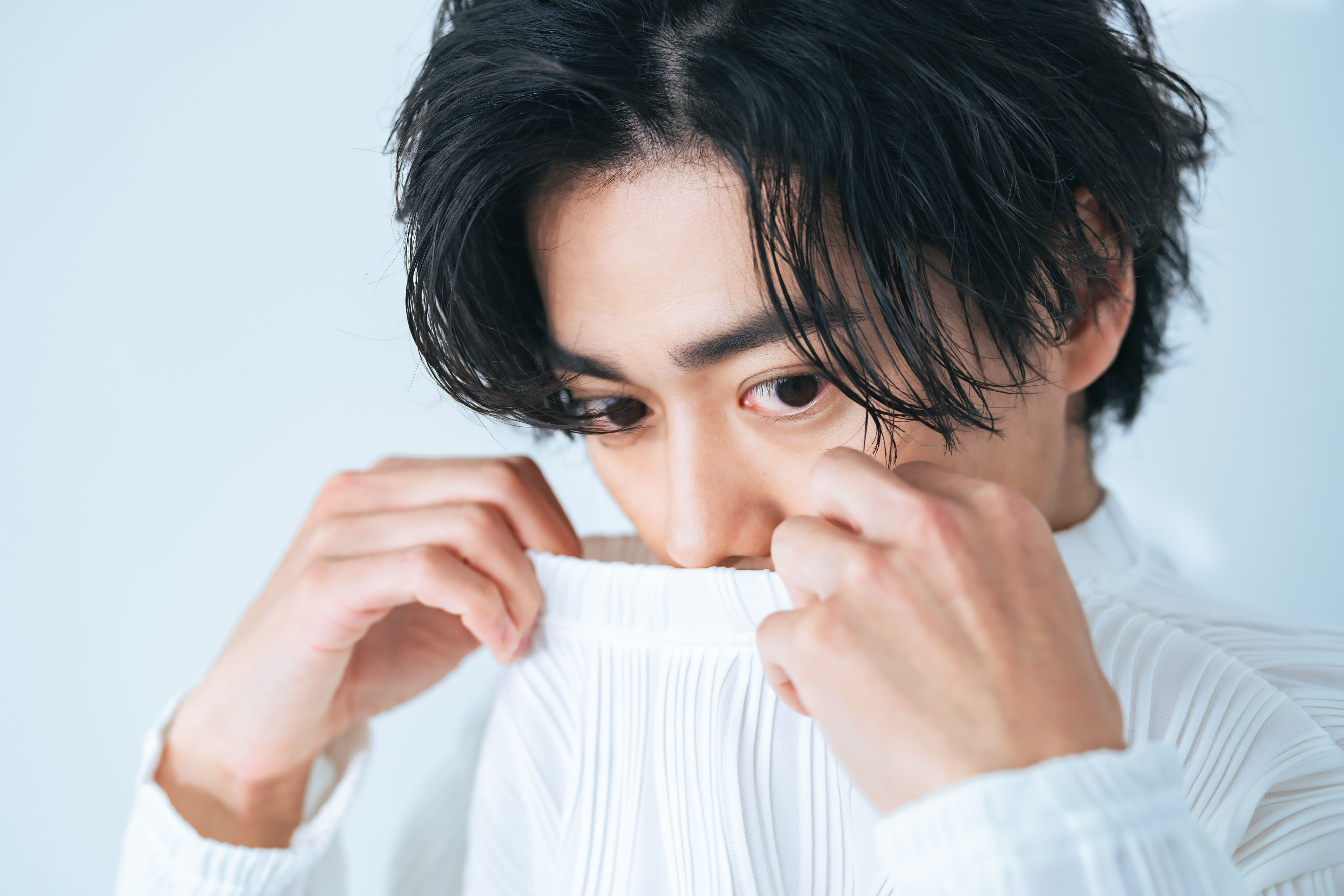 自分の体臭、大丈夫？40代男性のための簡単セルフチェック法 - AKALA