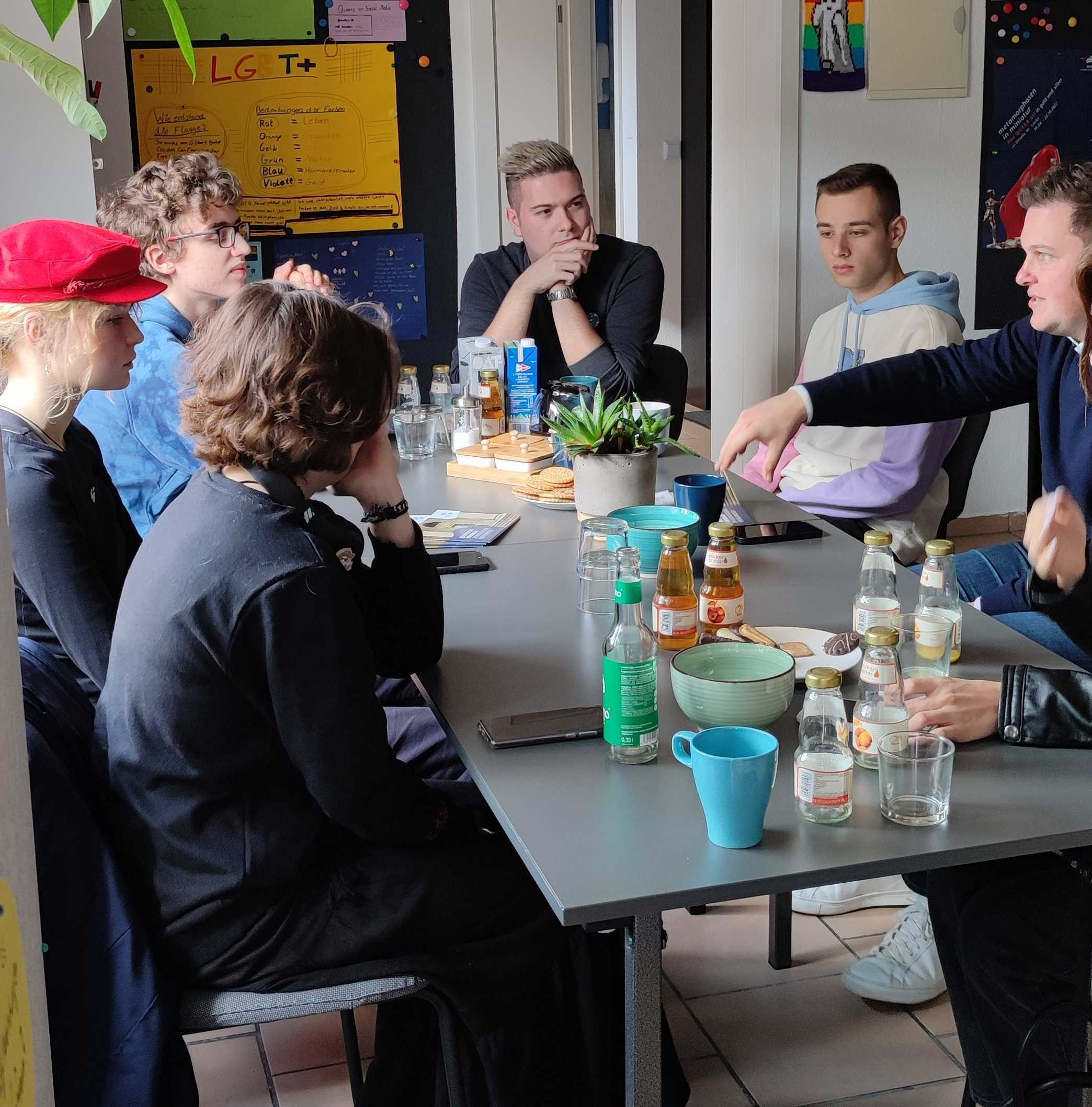 Besuch von Philipp Raulfs (SPD) zur LTW22 - Queeres Netzwerk Gifhorn
