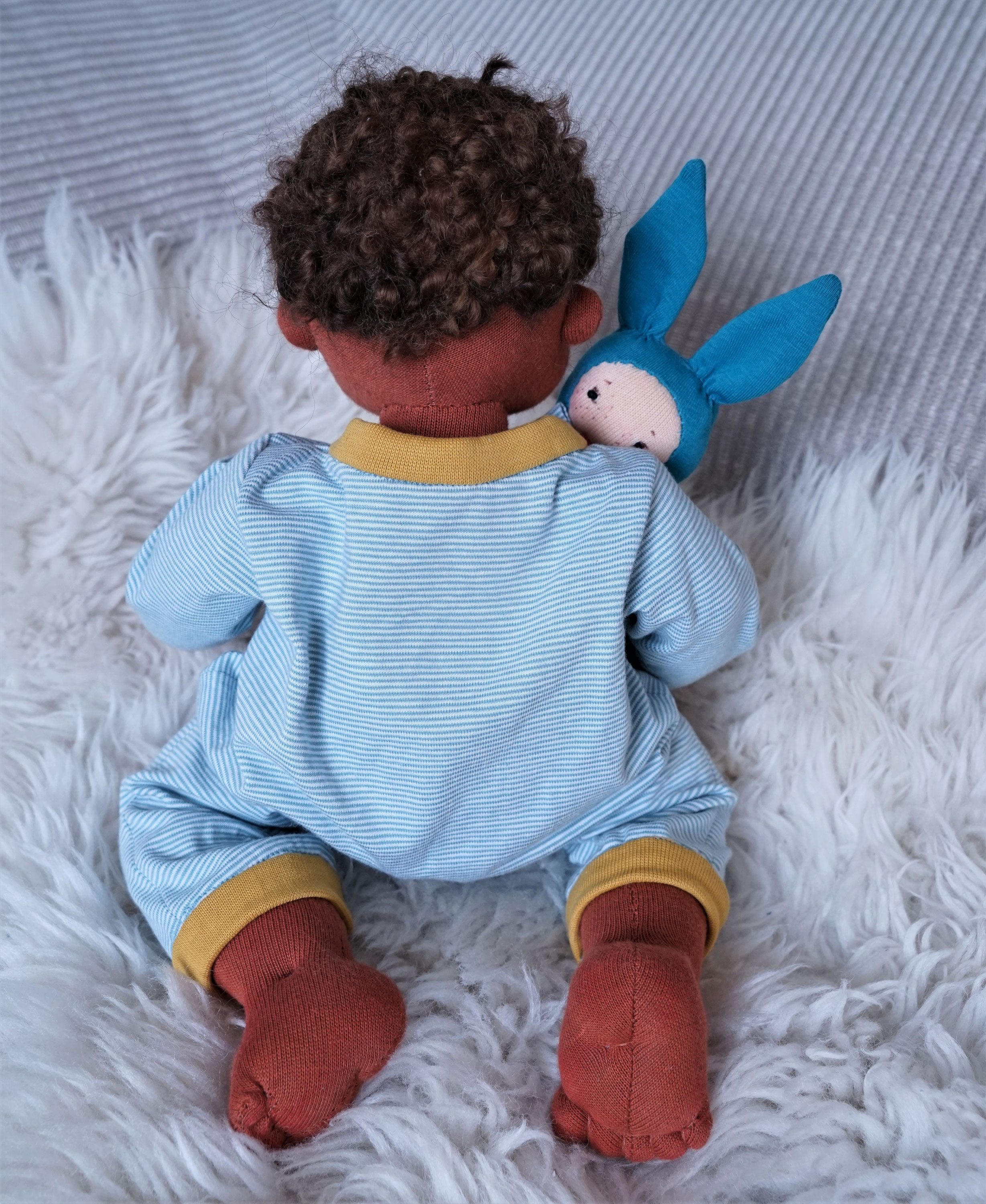 Baby Isaiah und der Hase Leopold - loulabee-dolls