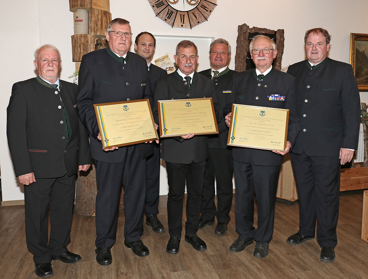 ÖKB-Weihnachtssitzung mit Ehrungen für verdiente Kameraden - Horner Internet Zeitung