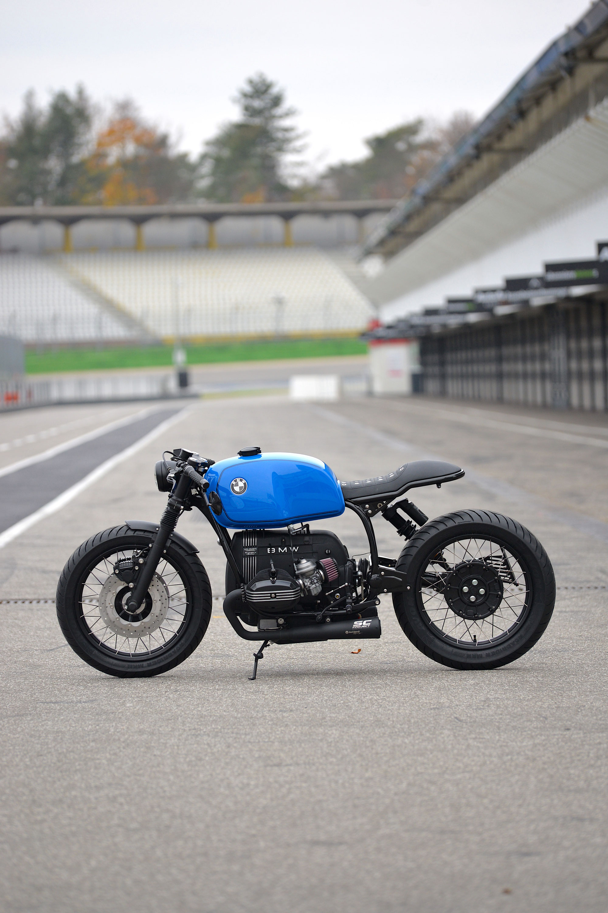 New Bike: SCHIZZO® Cafe Racer in Porsche PTS "Voodoo-Blue"! - WalzWerk ...
