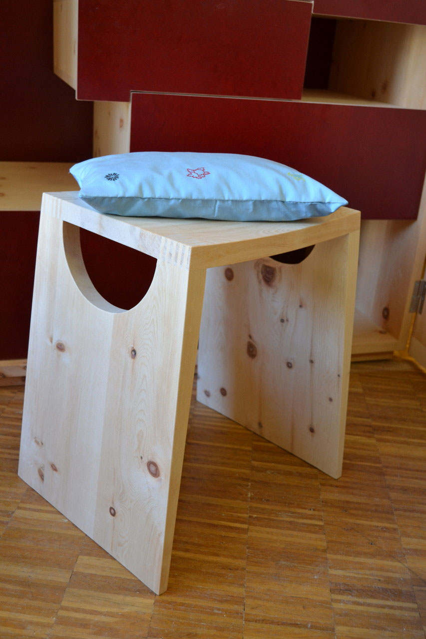 Arvenbett Arvenschrank Arventisch - Arvenmöbel Arvenkissen Engadiner ...