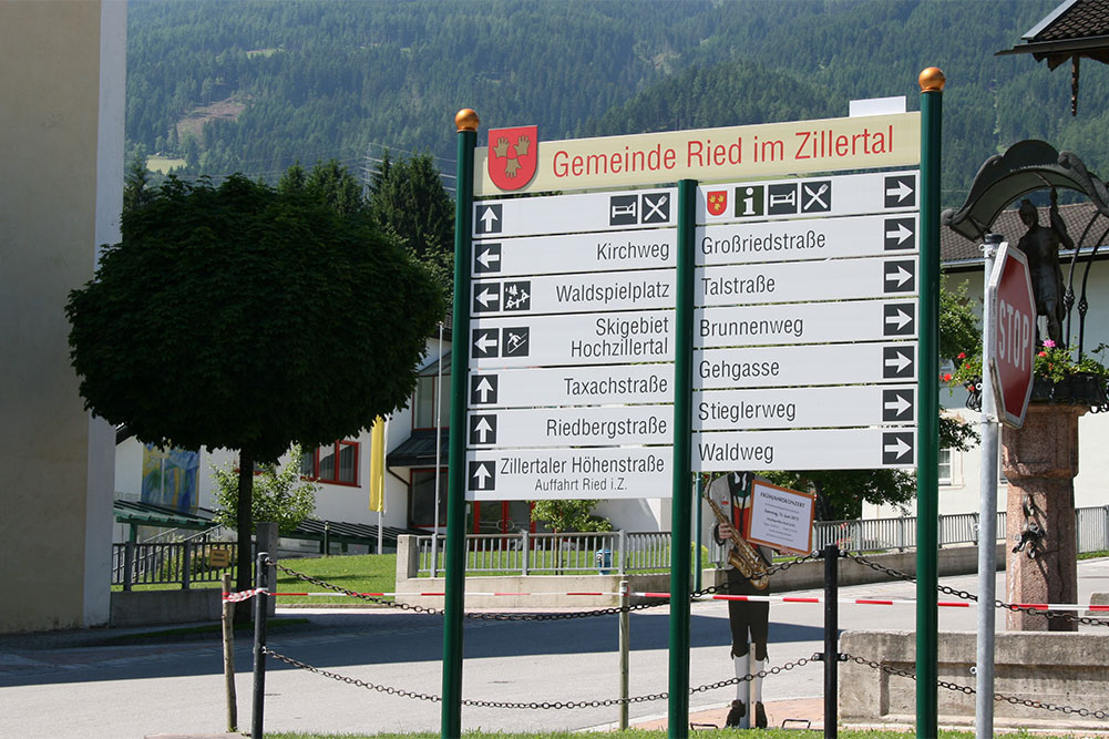 Schilder, Wegweiser und Werbetafeln - WERBETECHNIK & DRUCK TIROL - HERR ...