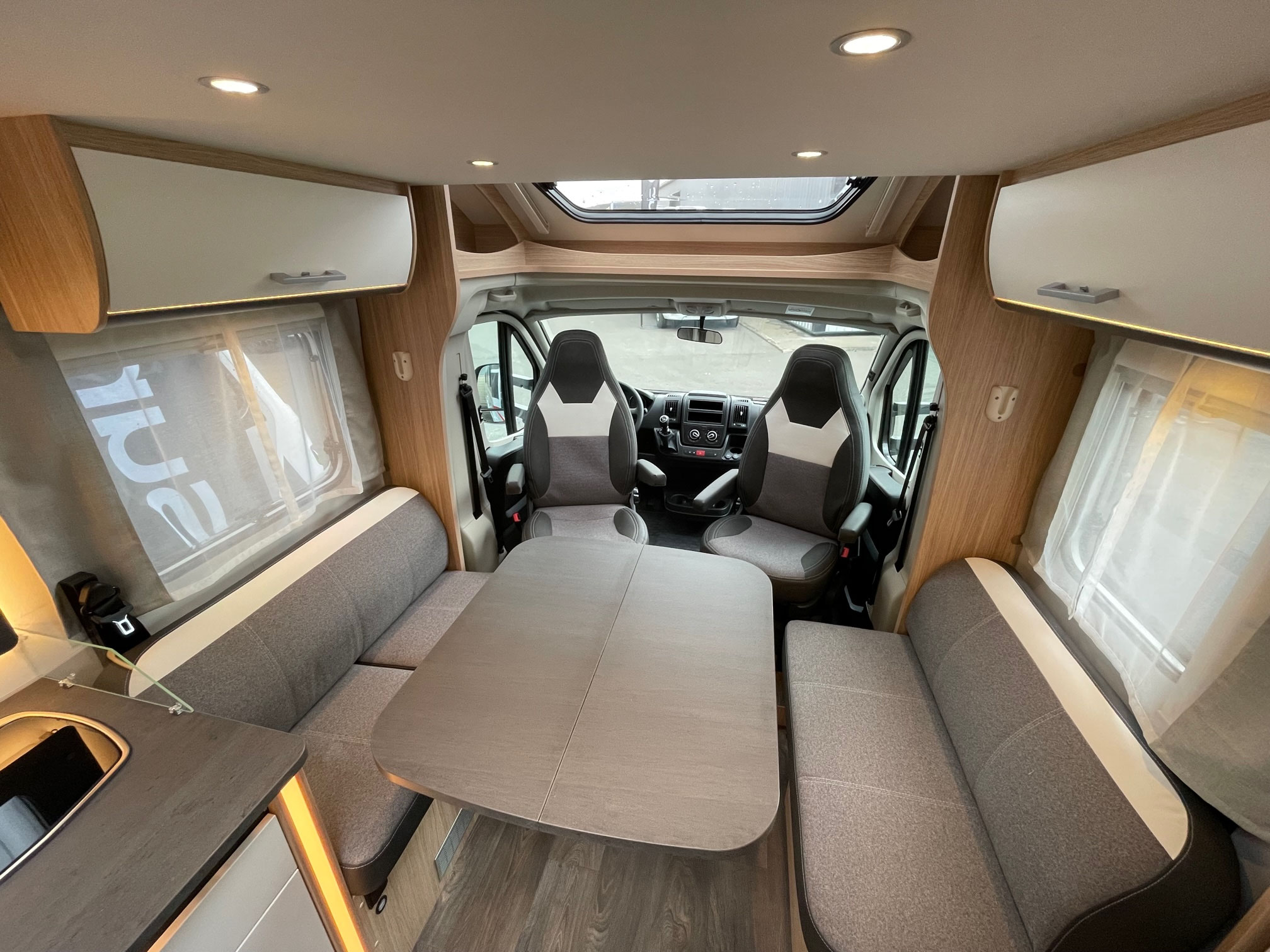 Wohnmobil Sunlight T69LC für 2 bis 4 Personen - Neufahrzeuge und ...