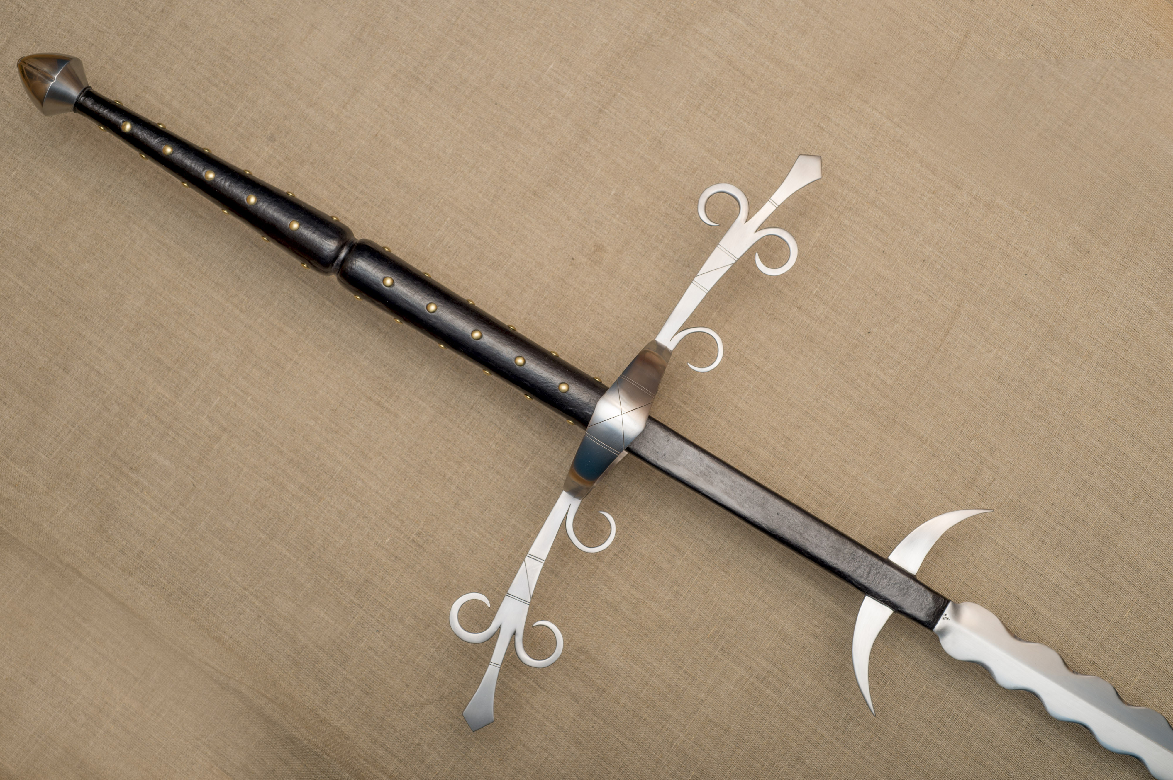 •Reproduction d'une grande épée à deux mains/zweihander, flamberge d ...