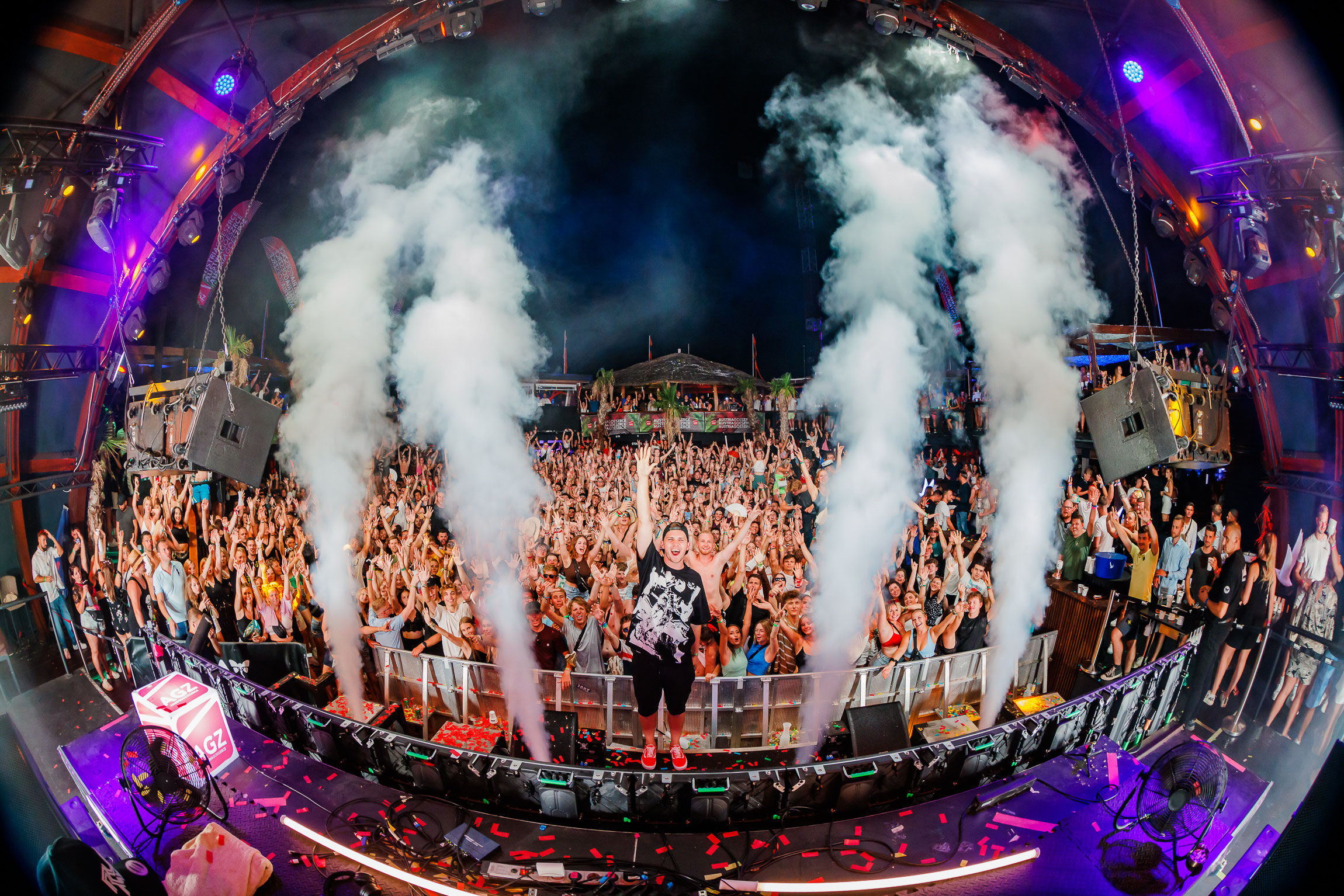 GET MY LATEST UPDATES HERE - julianriederichs Webseite!