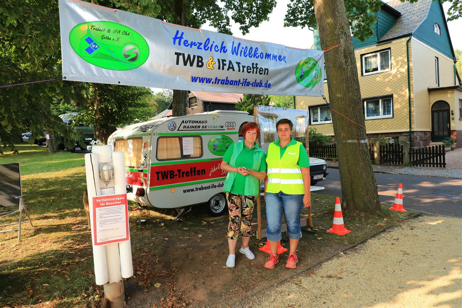 fast 200 Fahrzeuge auf dem Platz 2020 im Kurpark Winkelhof Bad Tabarz ...