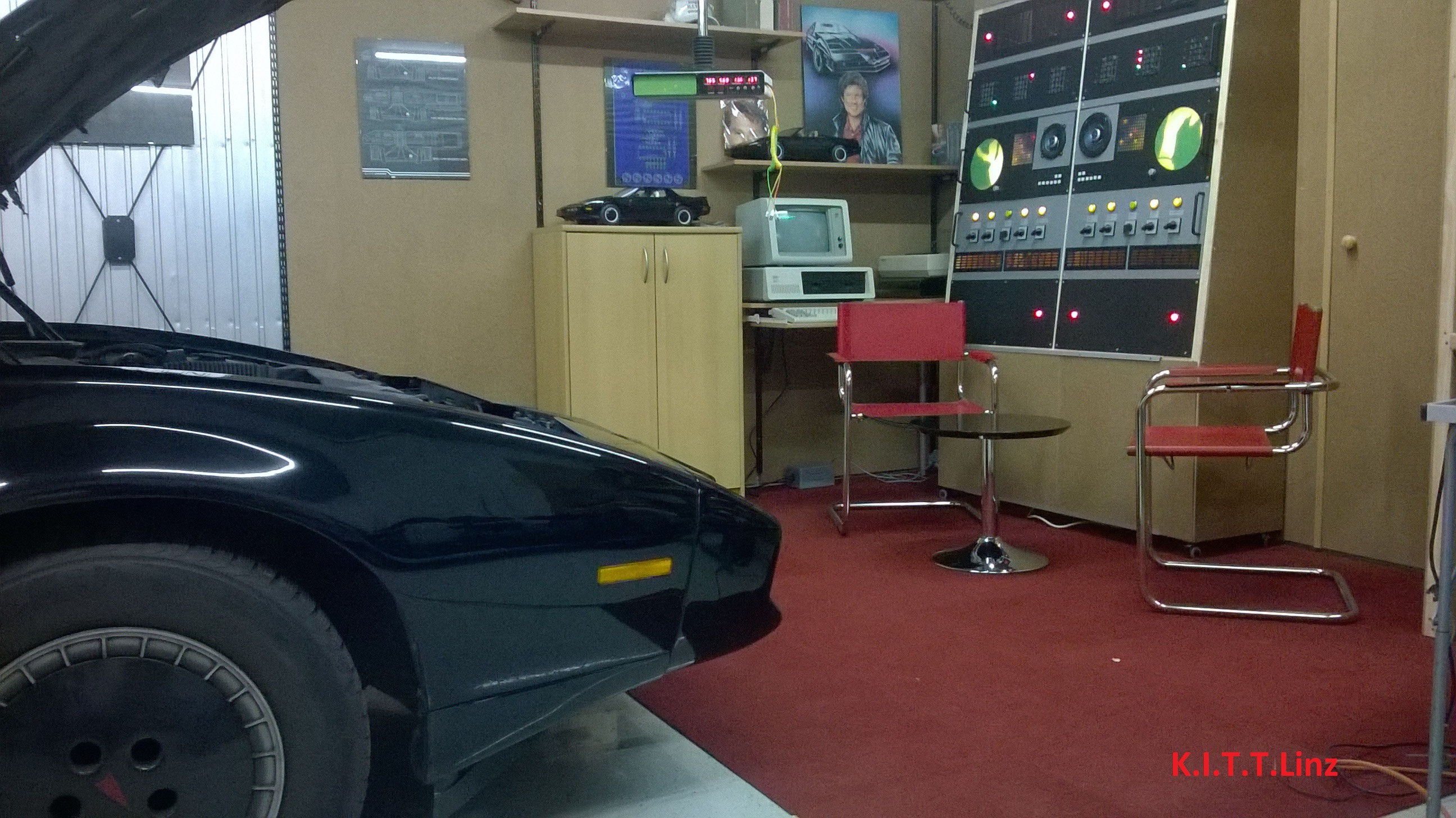 SEMI Garage von K.I.T.T. - KITT Knight Rider Linz
