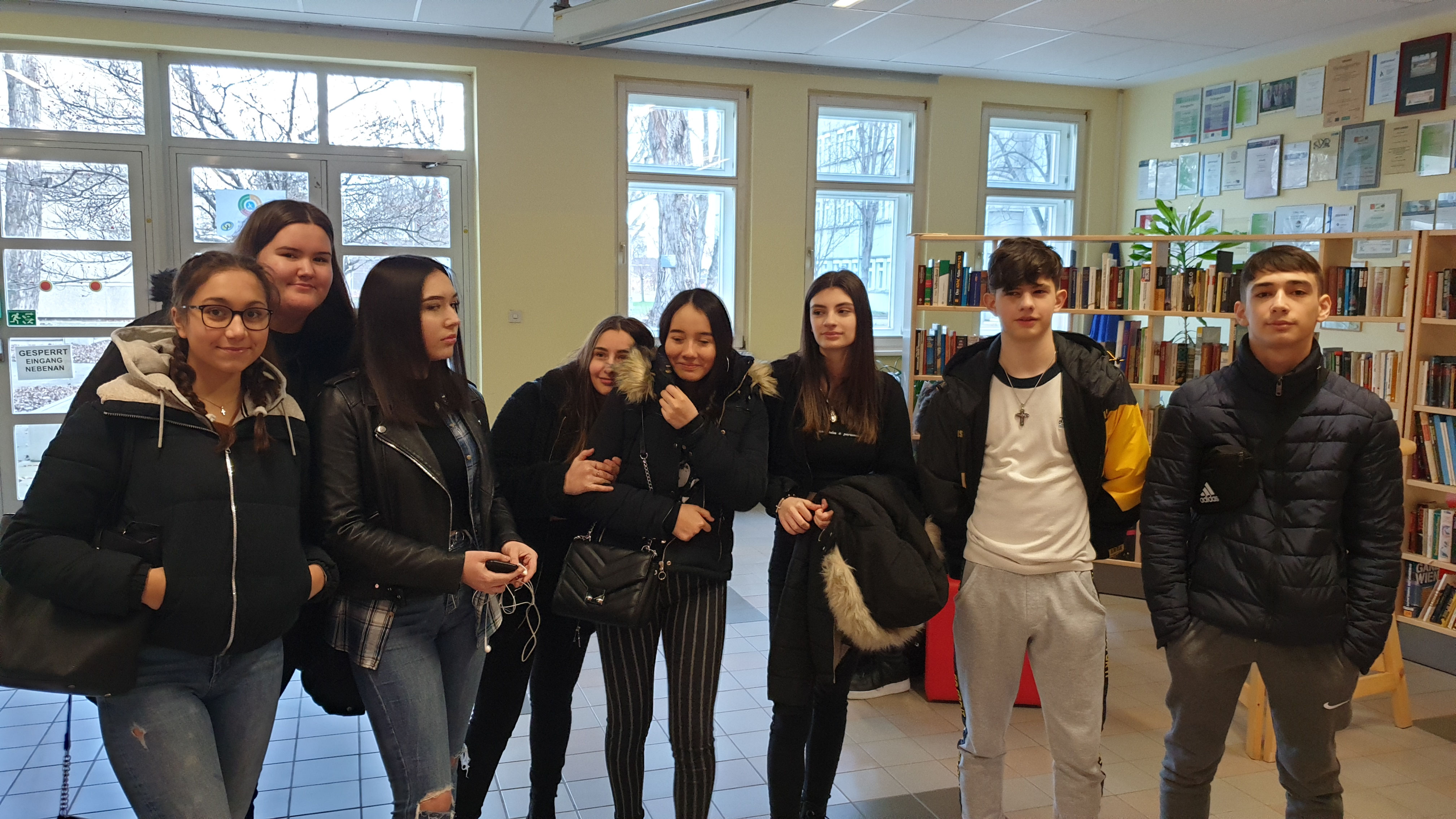 Erste-Hilfe-Praxistag für Schulsanitäterinnen an der HTL Donaustadt ...