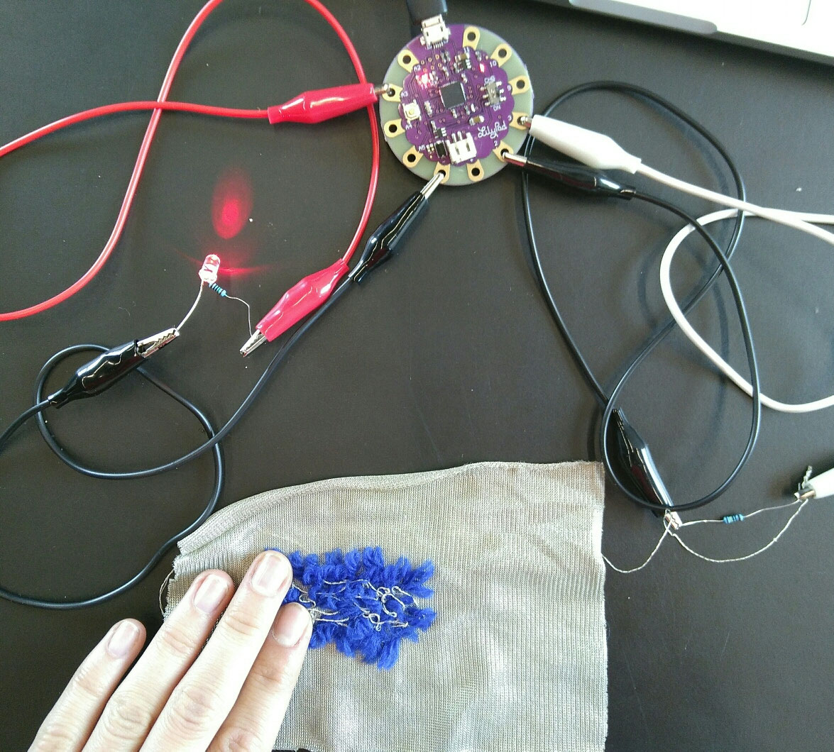 Introductory touch sensor and actuator - jippiejeahs Webseite!