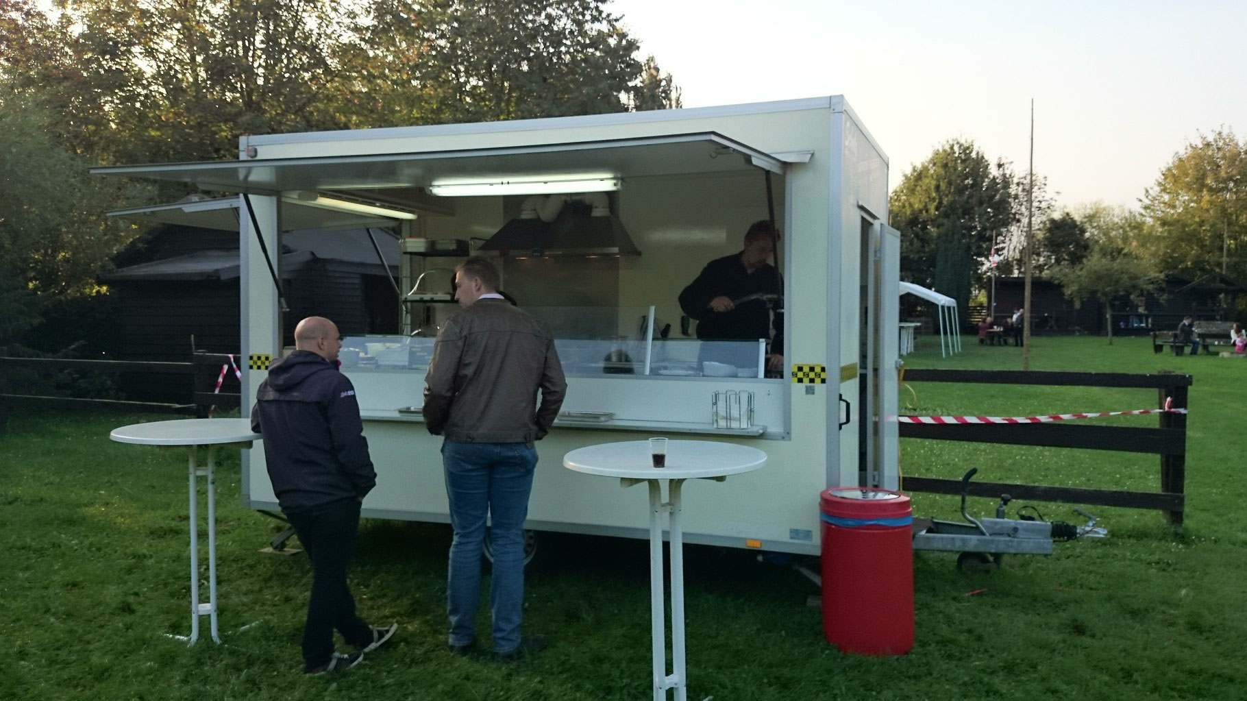 Imbisswagen mit Ware und Personal | Event Catering günstig mieten ...