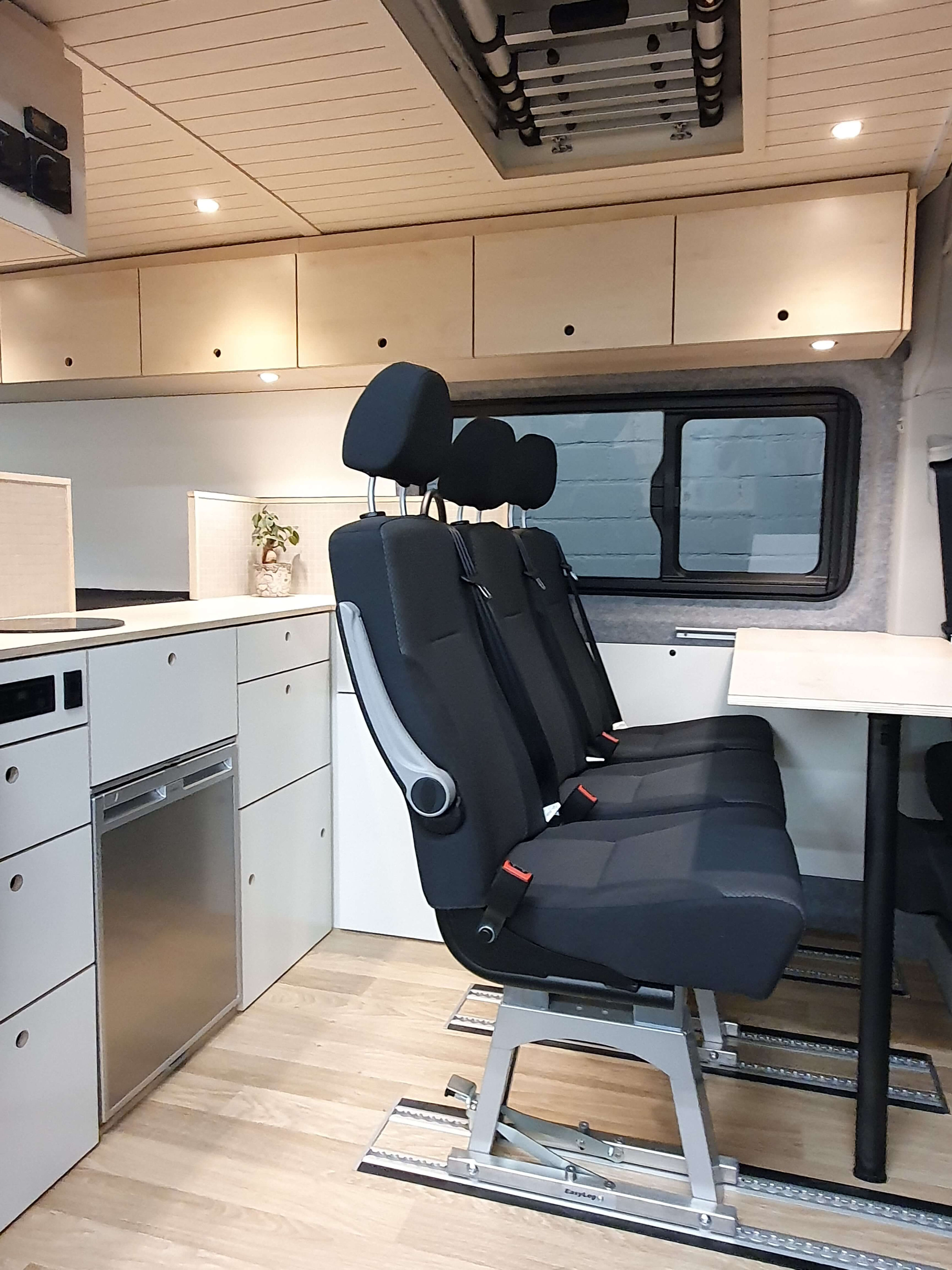 VW Crafter - Camper Ausbau in der Schweiz
