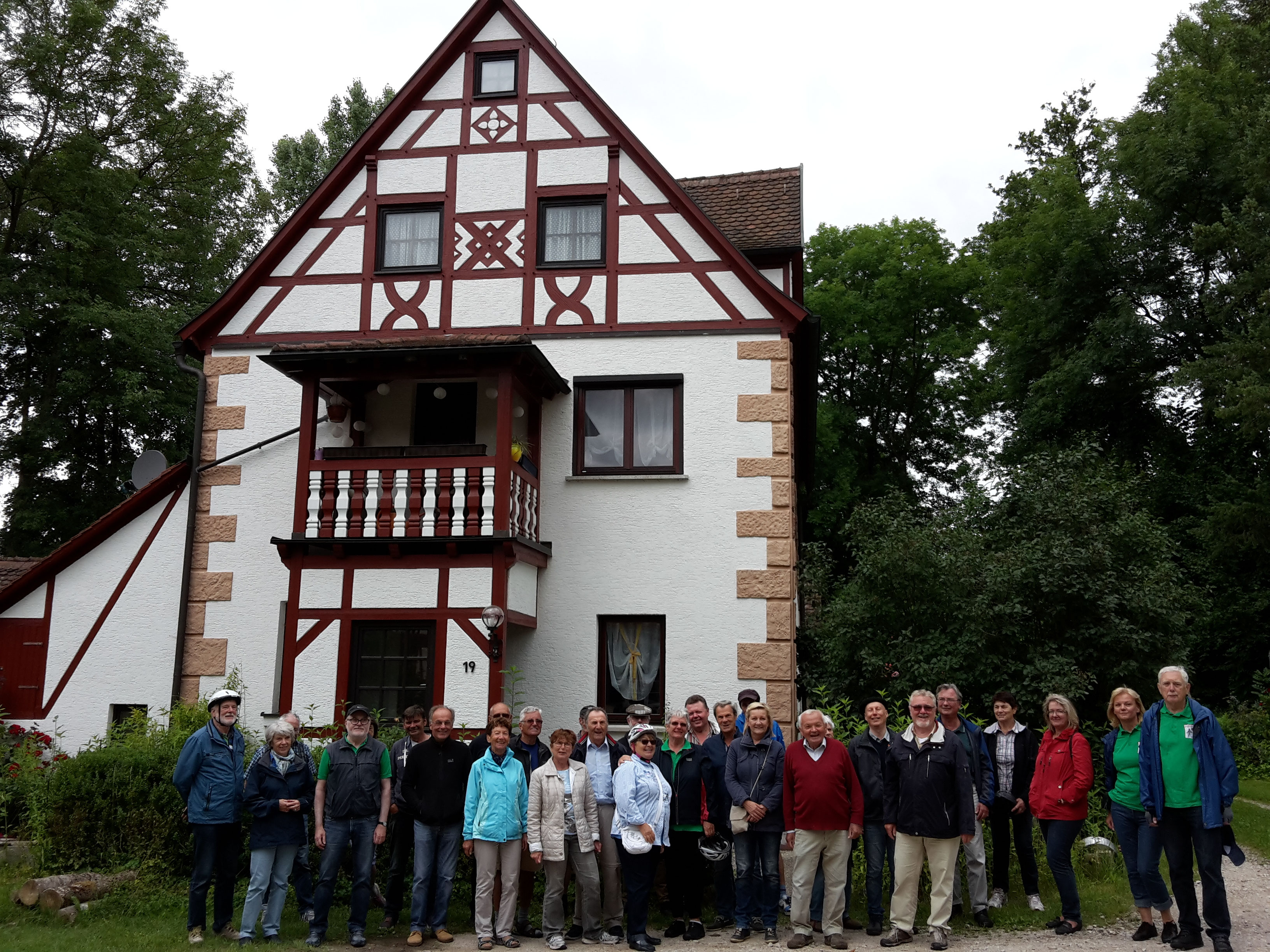 Den Hembach ins Licht der Öffentlichkeit gerückt - OGV Schwanstetten