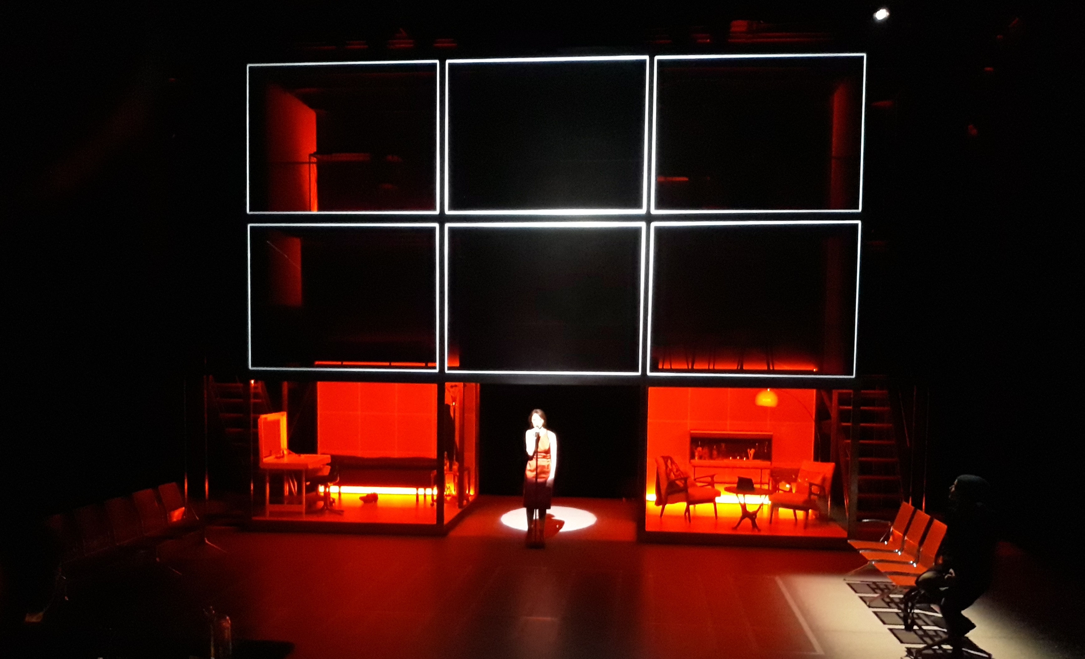 THEATRE > - scénographe