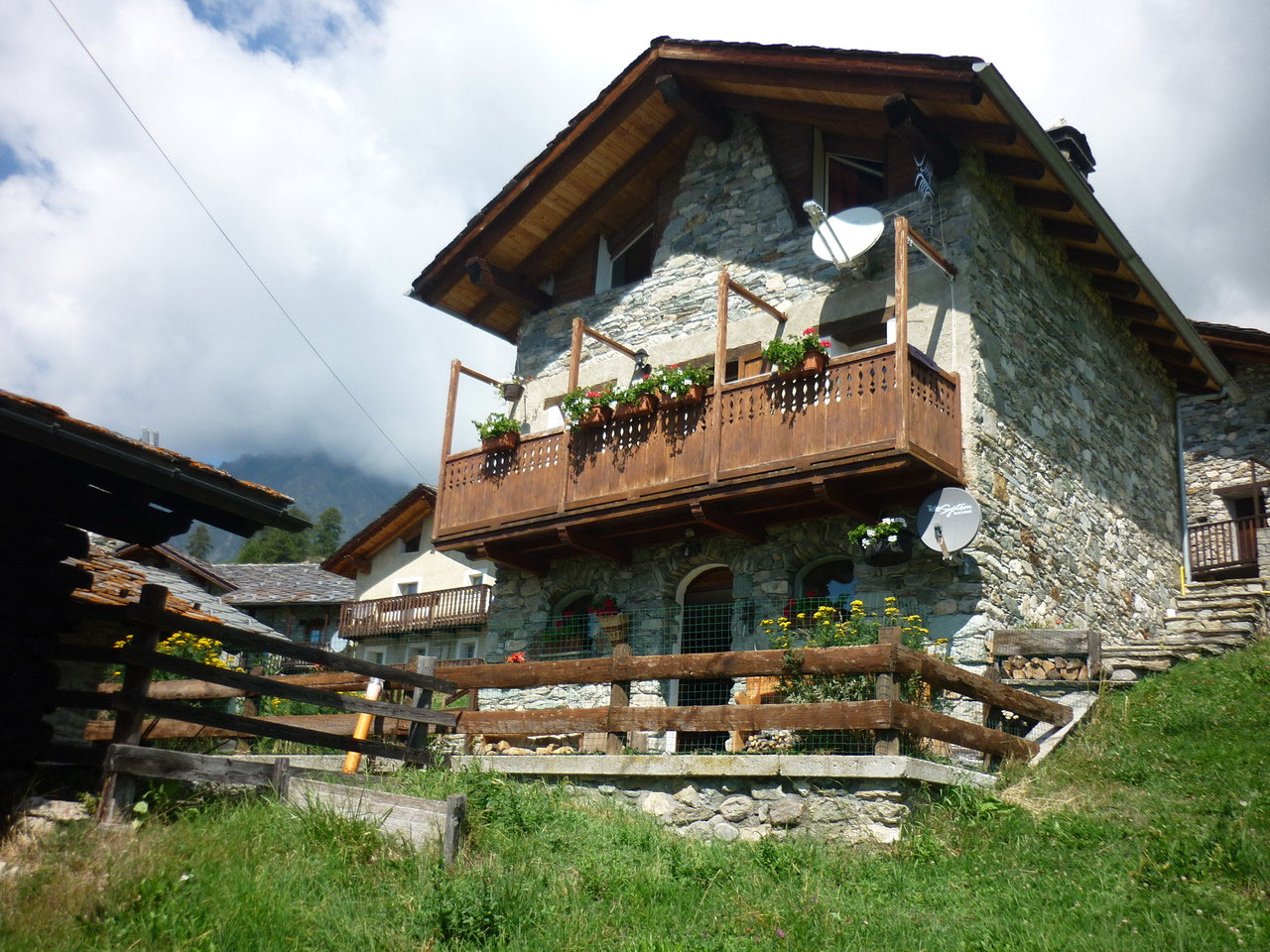 TARIFFE descrizione - chalet baita in villaggio tipico di montagna ...