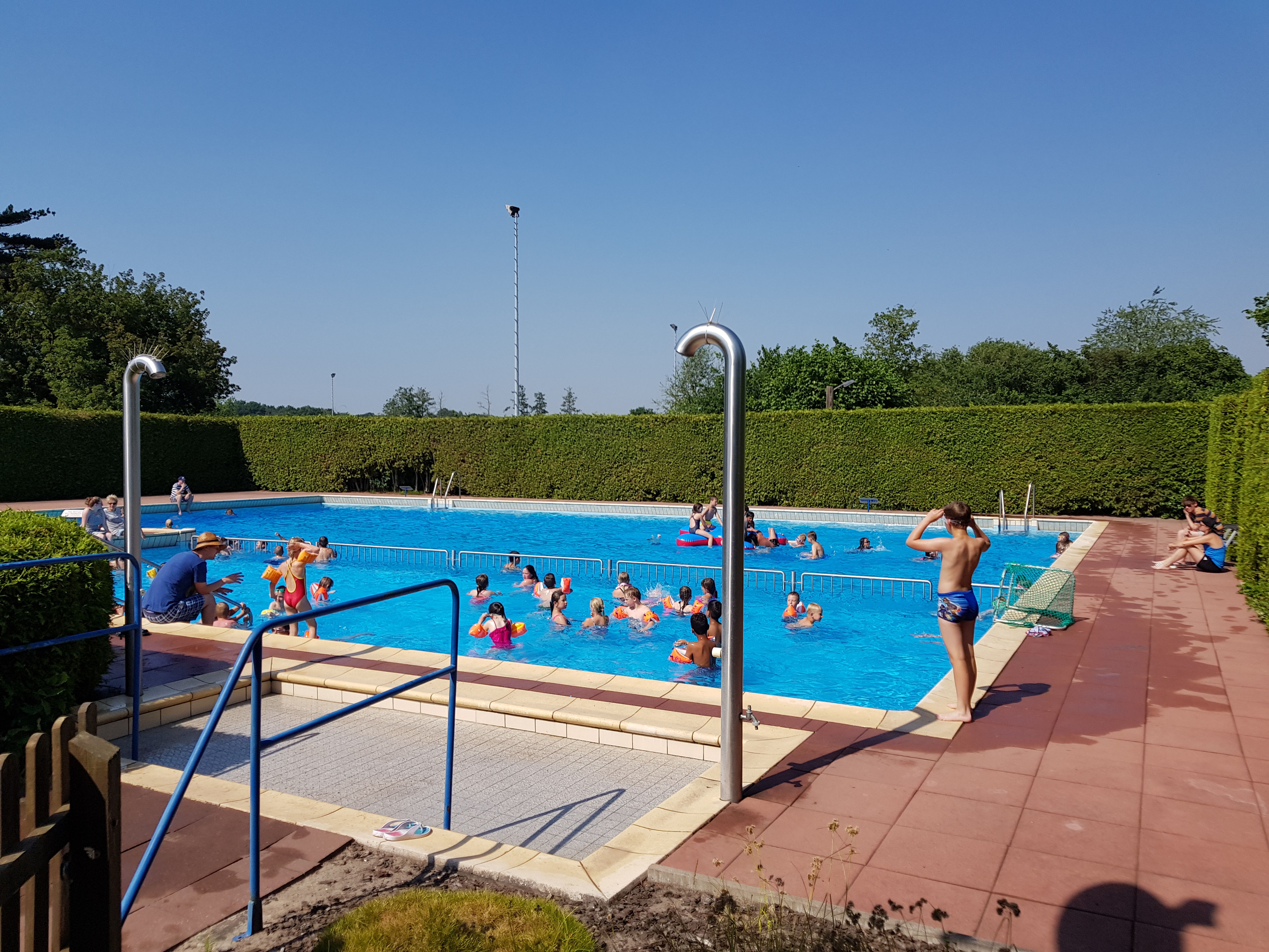 Wir trotzen der Hitze im Freibad - grundschule-sg-siedenburgs Webseite!