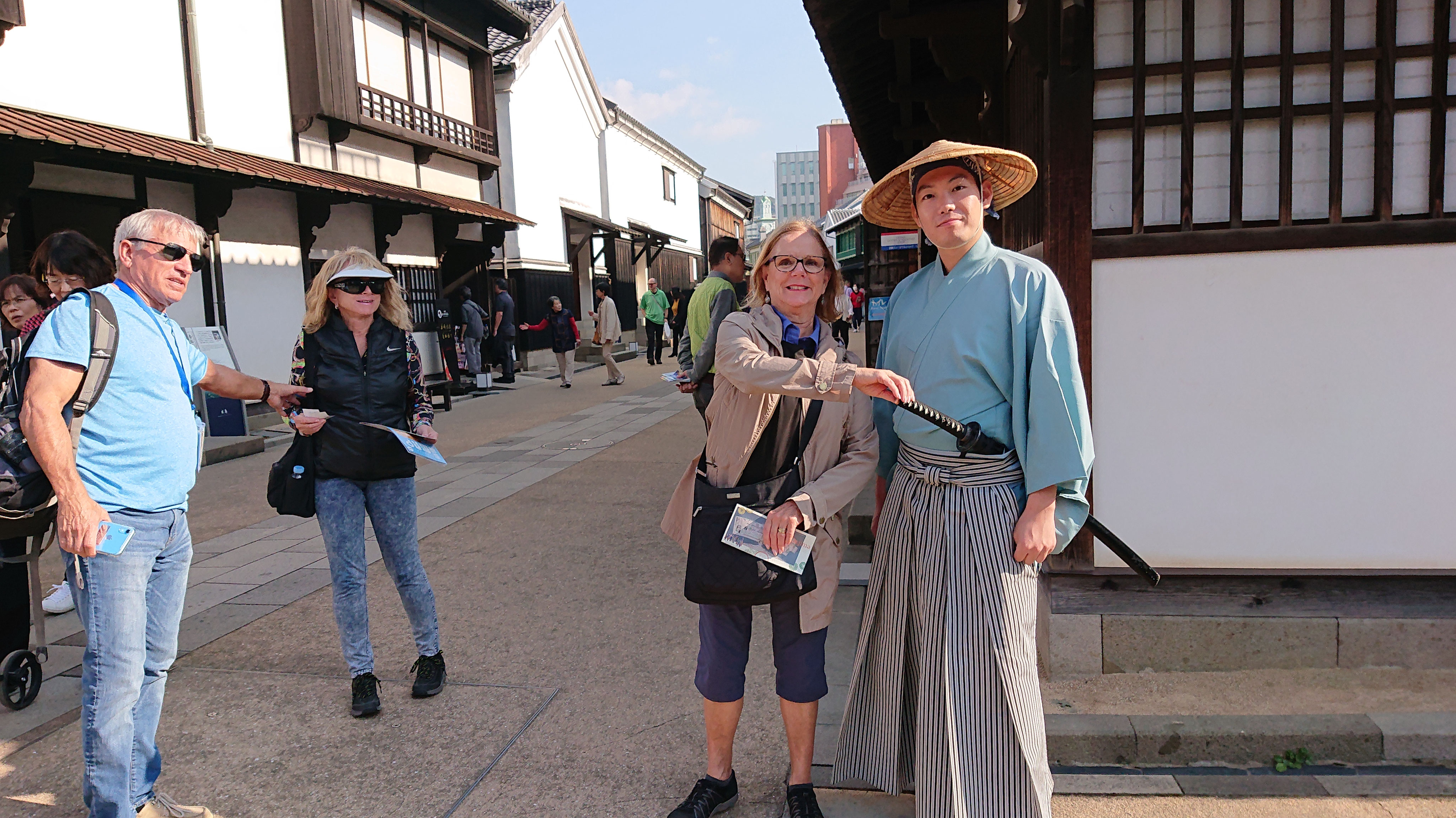 Memorable Pictures of Foreign Visitors(2) - Please Call a Licensed ...