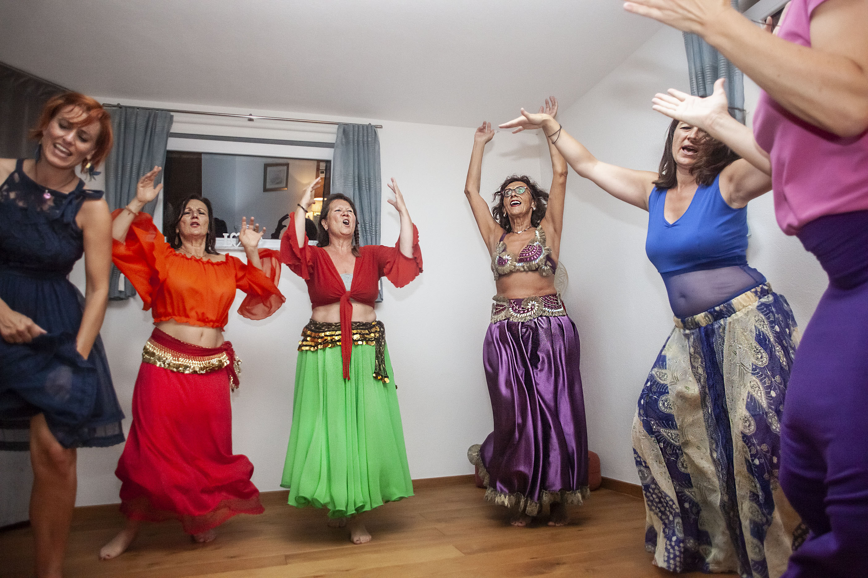 erwecke die tänzerin in dir - RAUM FÜR AUSDRUCK - Vera Knoll, Tanz- & Lebenstrainerin, Bauchtanz ...