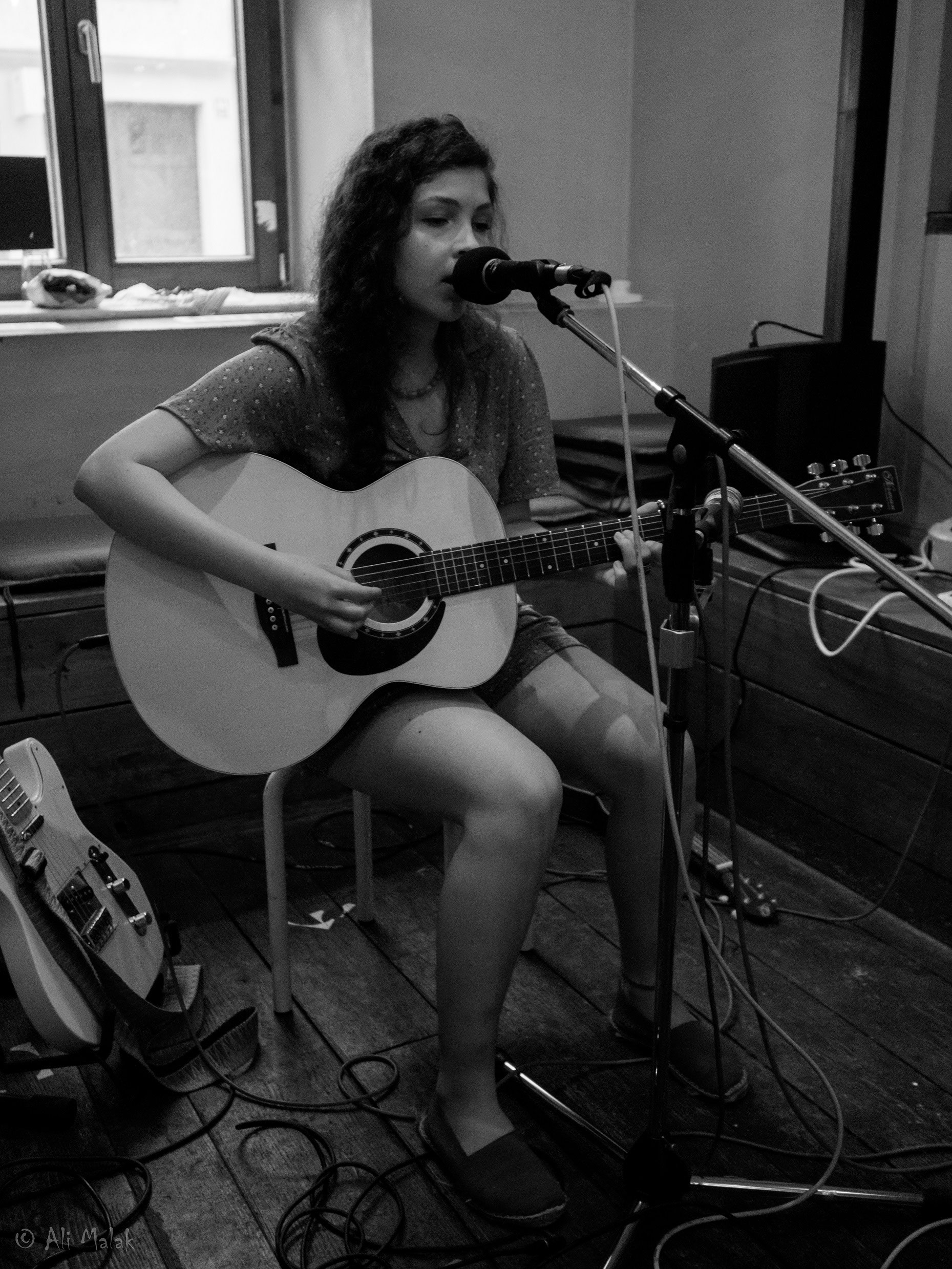 Cosma Joy & Sebastian Block - Singer. Songwriter. Lifesaver.