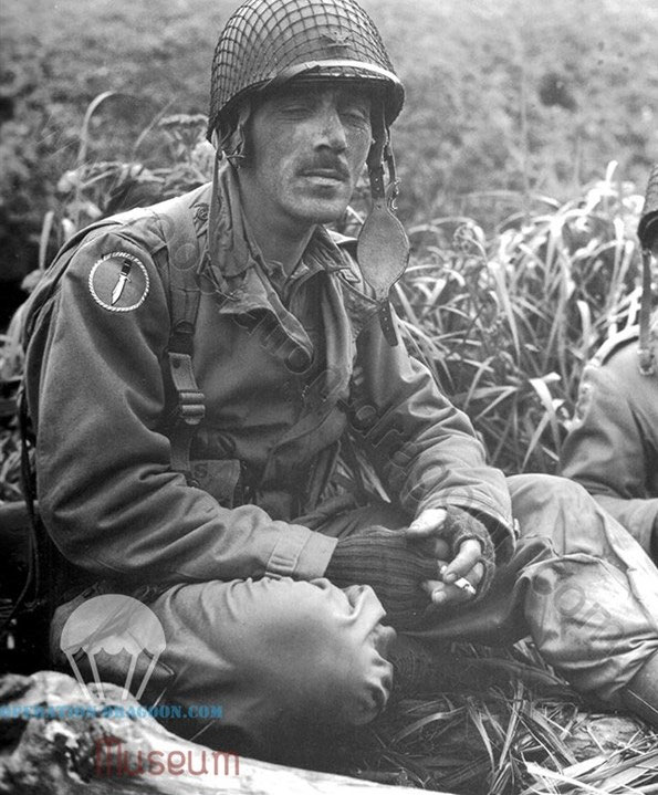 FREDERICK Robert . Tryon. general Division commander - August 15, 1944 ...