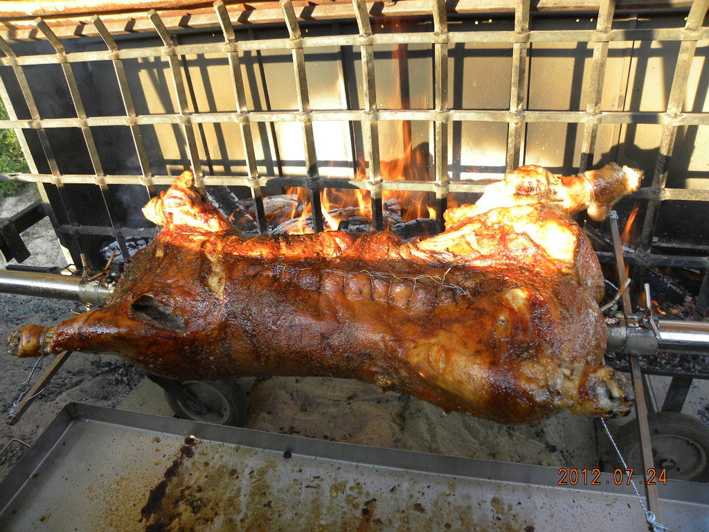 Gâteau à la broche et cochon grillé - Chambre et table d'hôtes Aveyron ...