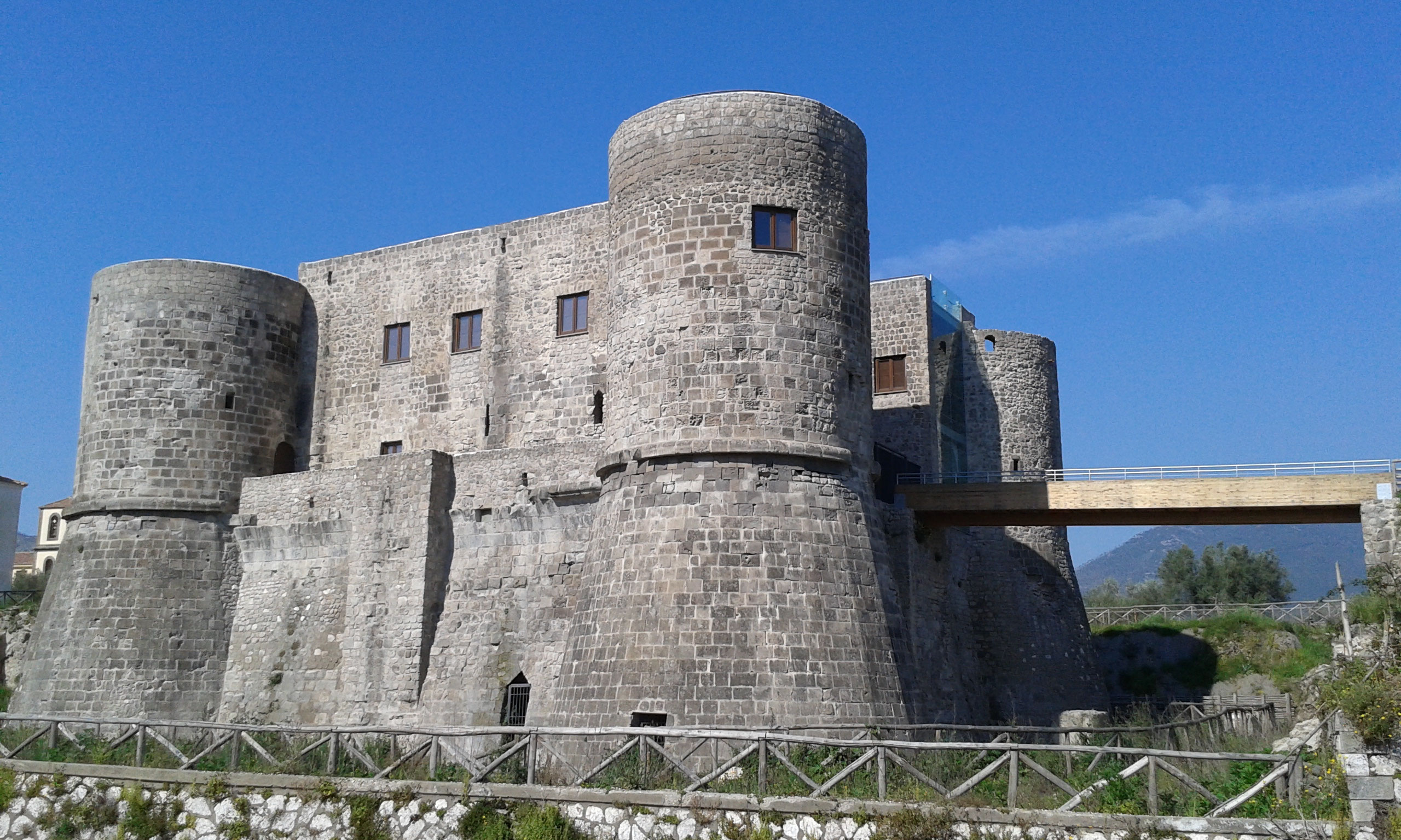 IL CASTELLO ARAGONESE DI CALVI RISORTA - Benvenuti su lemusearcheomusica!