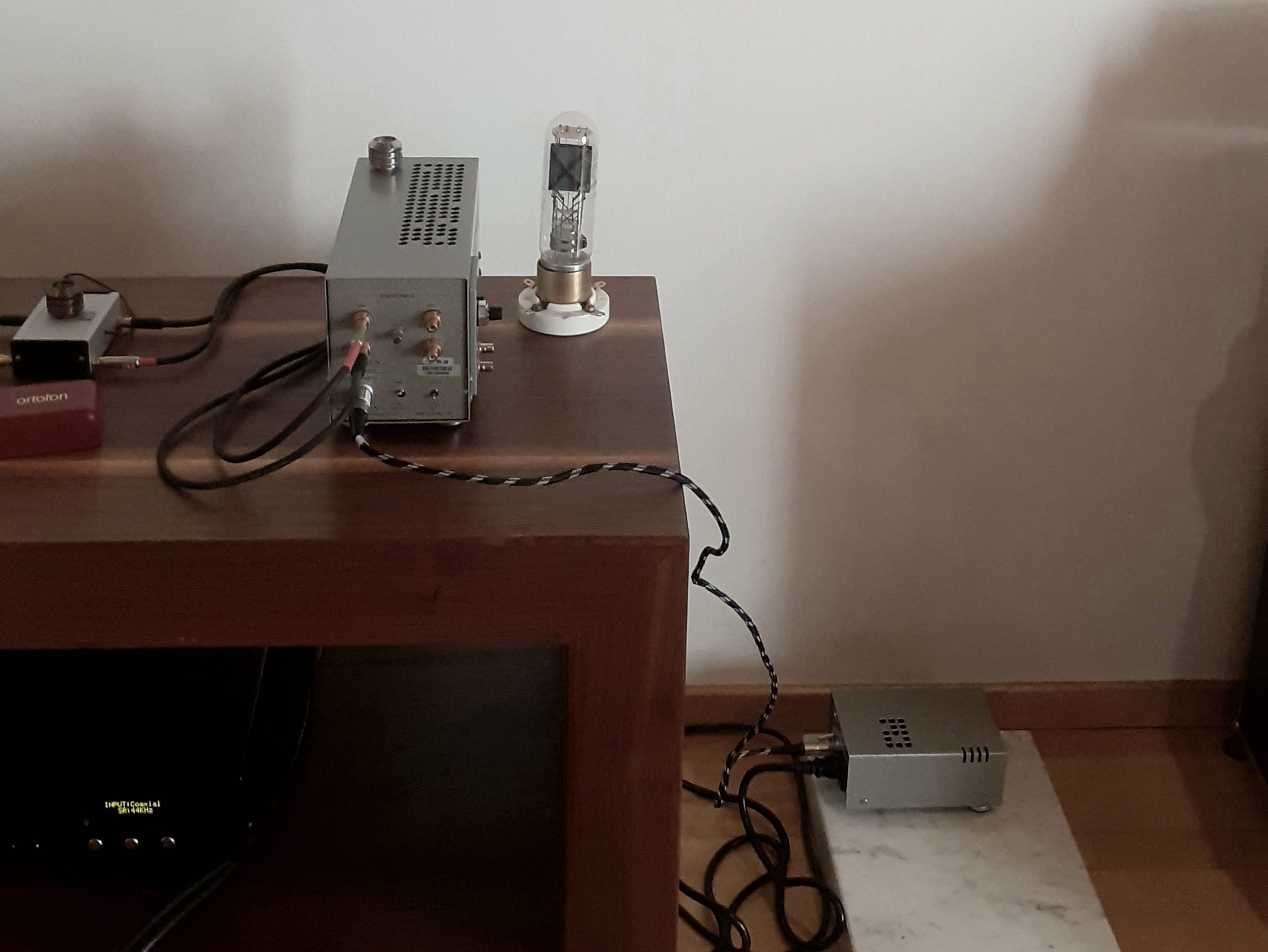 LM LP 33 tube pre-amplifier - sonicrooms.com