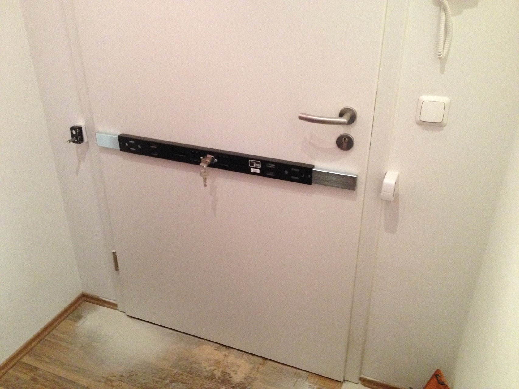 Panzerriegel Einbau Abus - Schluesseldienst Leipzig