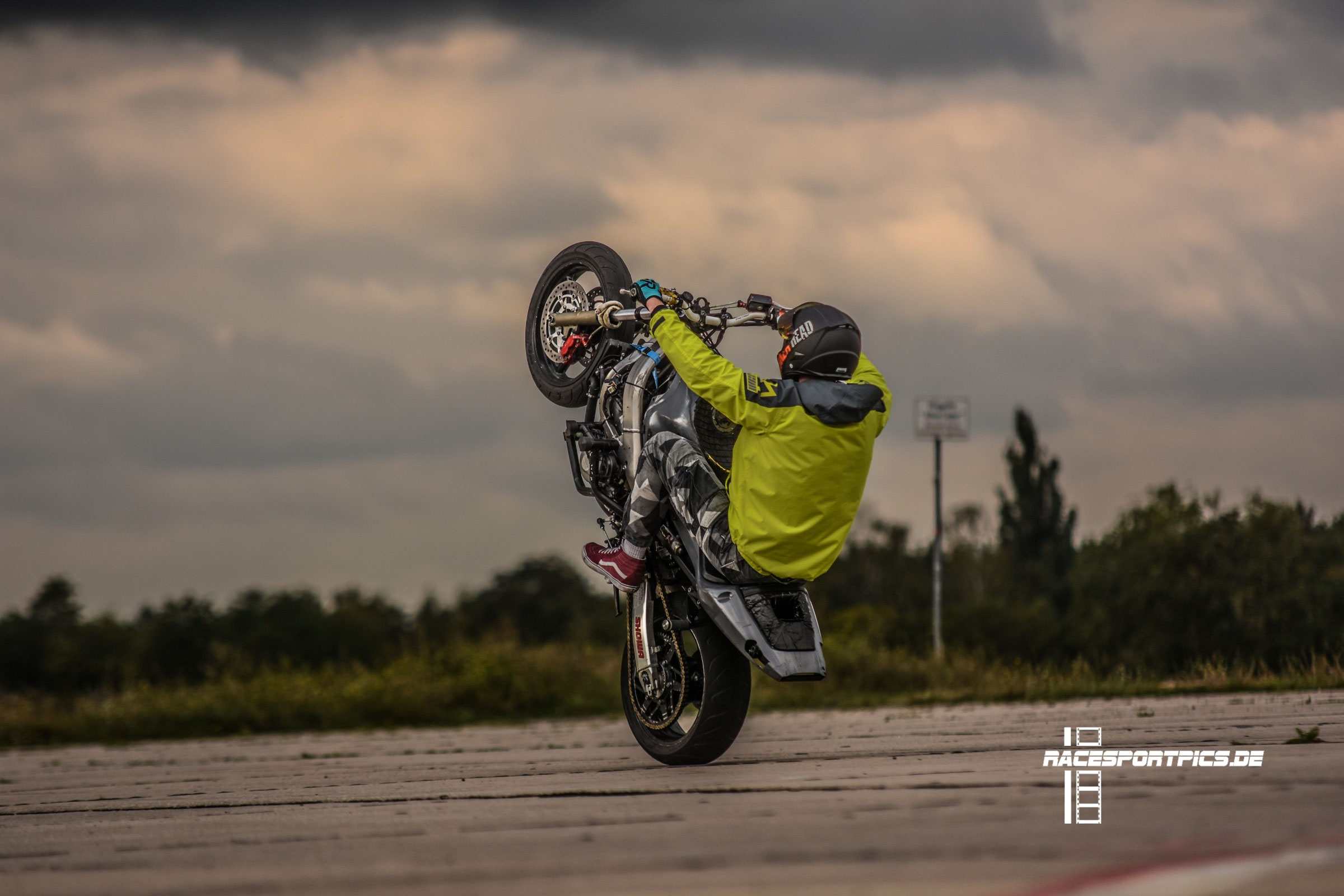 Galerie Fotos - Motorrad Stuntshow - Schnauzbart Entertainment ...