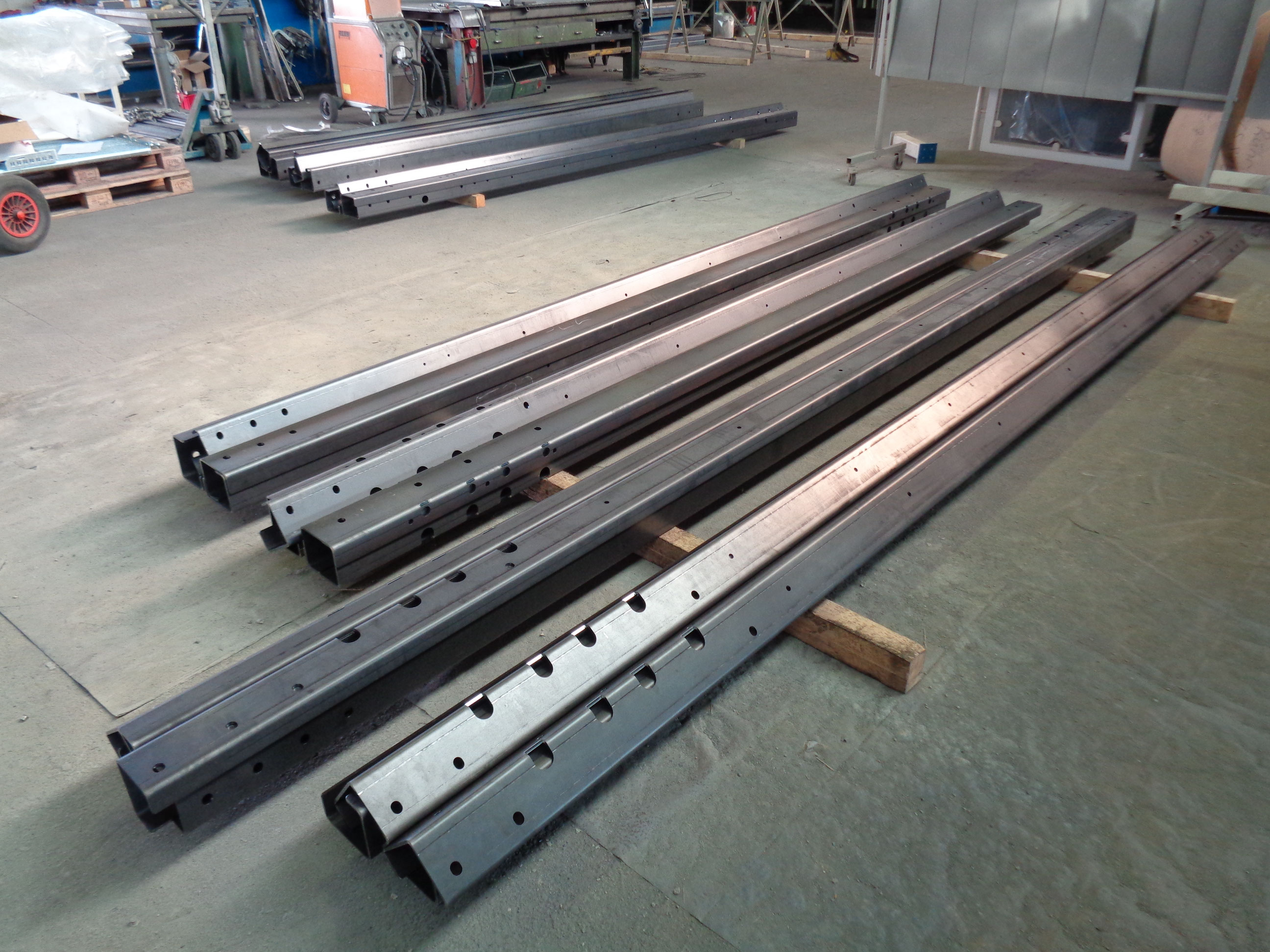 BLECHTEILE - Röhrle Stahl- und Blechbearbeitungs GmbH ...